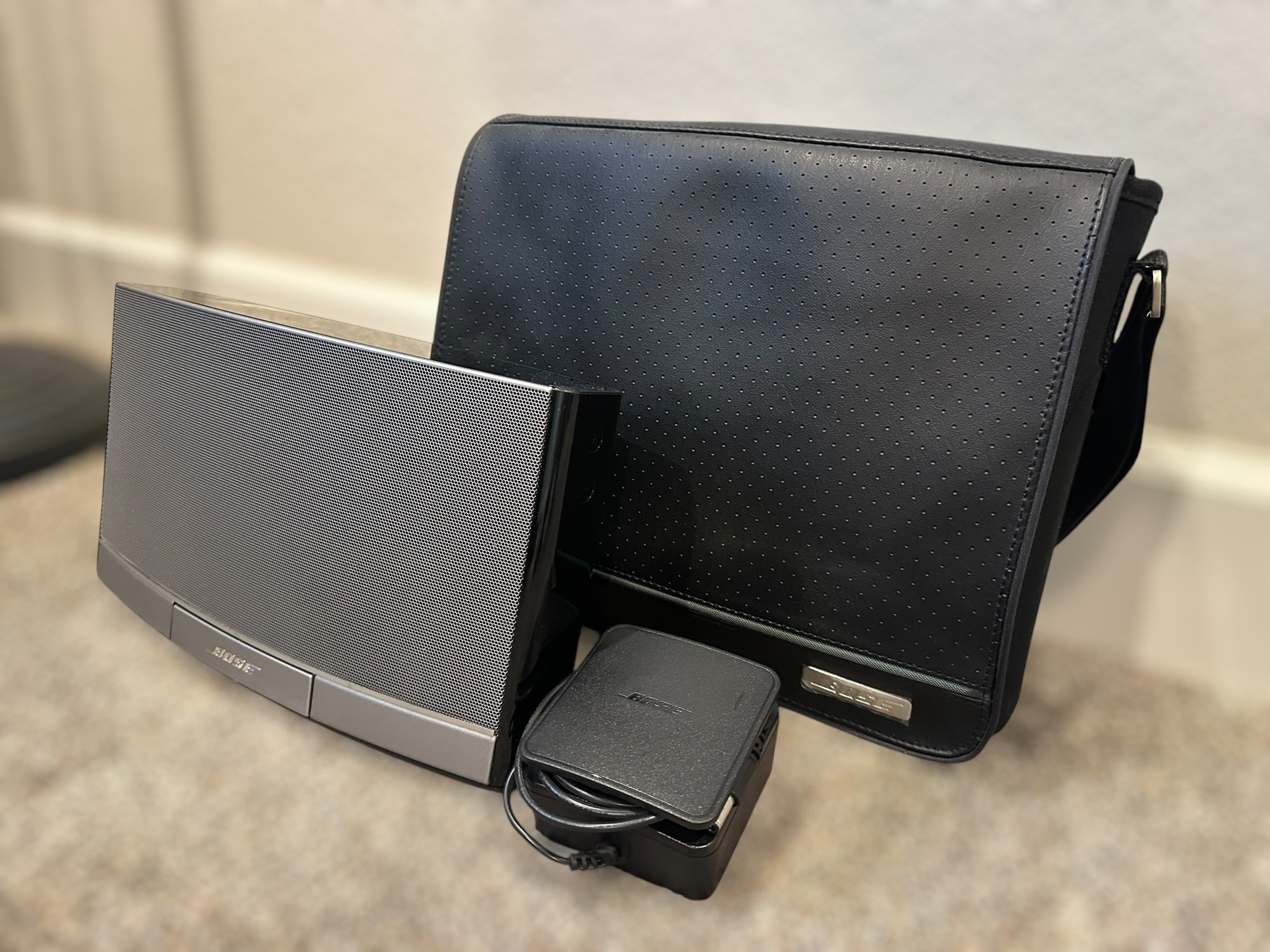 BOSE SoundDock Portable Speaker And Protective Case #22238 ...