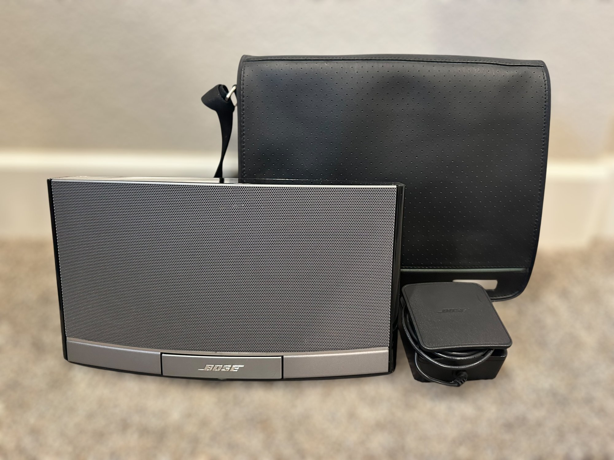 BOSE SoundDock Portable Speaker And Protective Case #22238 ...