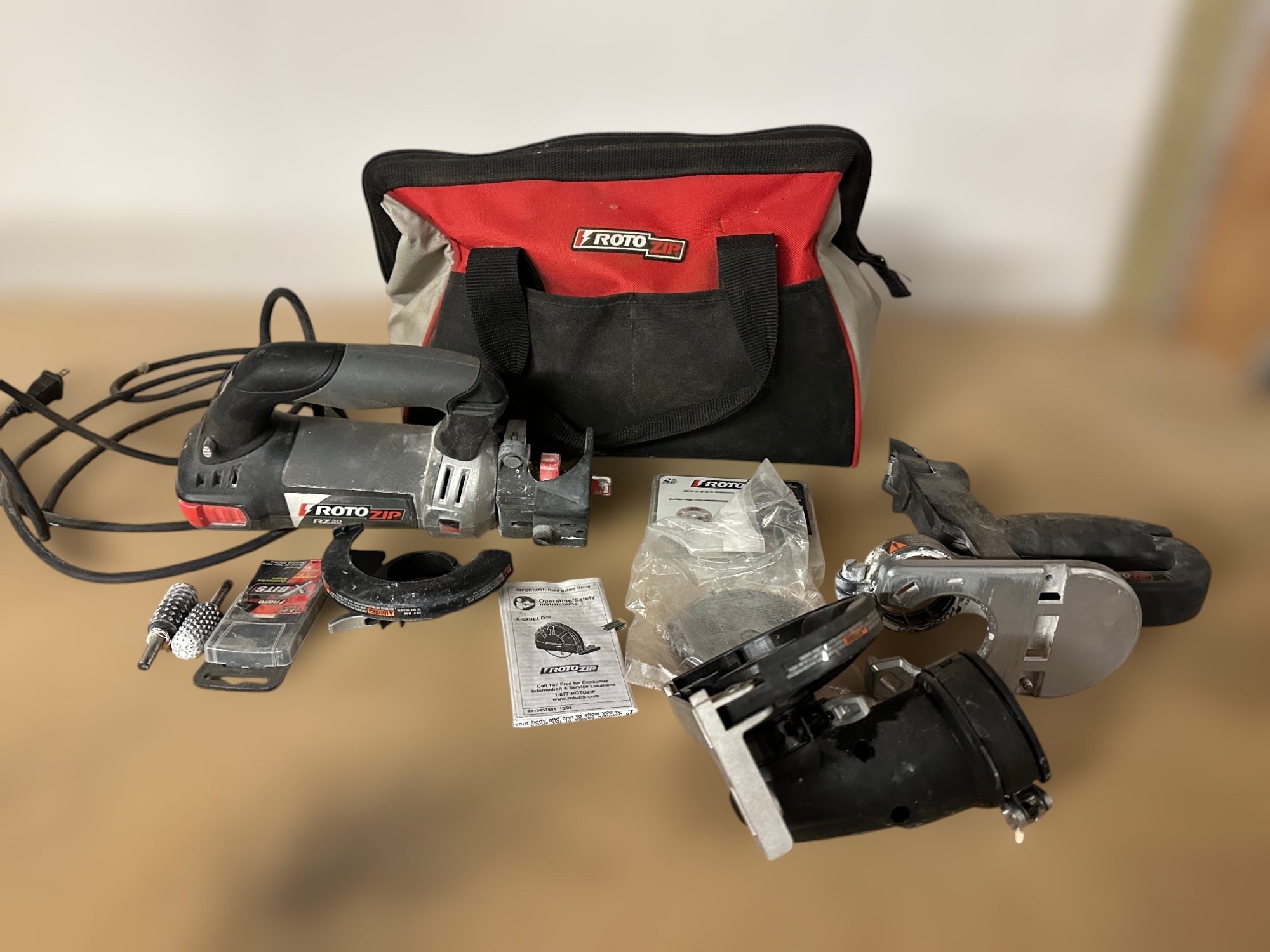 Bosch Roto Zip Spiral Saw With Accessories And Carry Bag #14997 ...