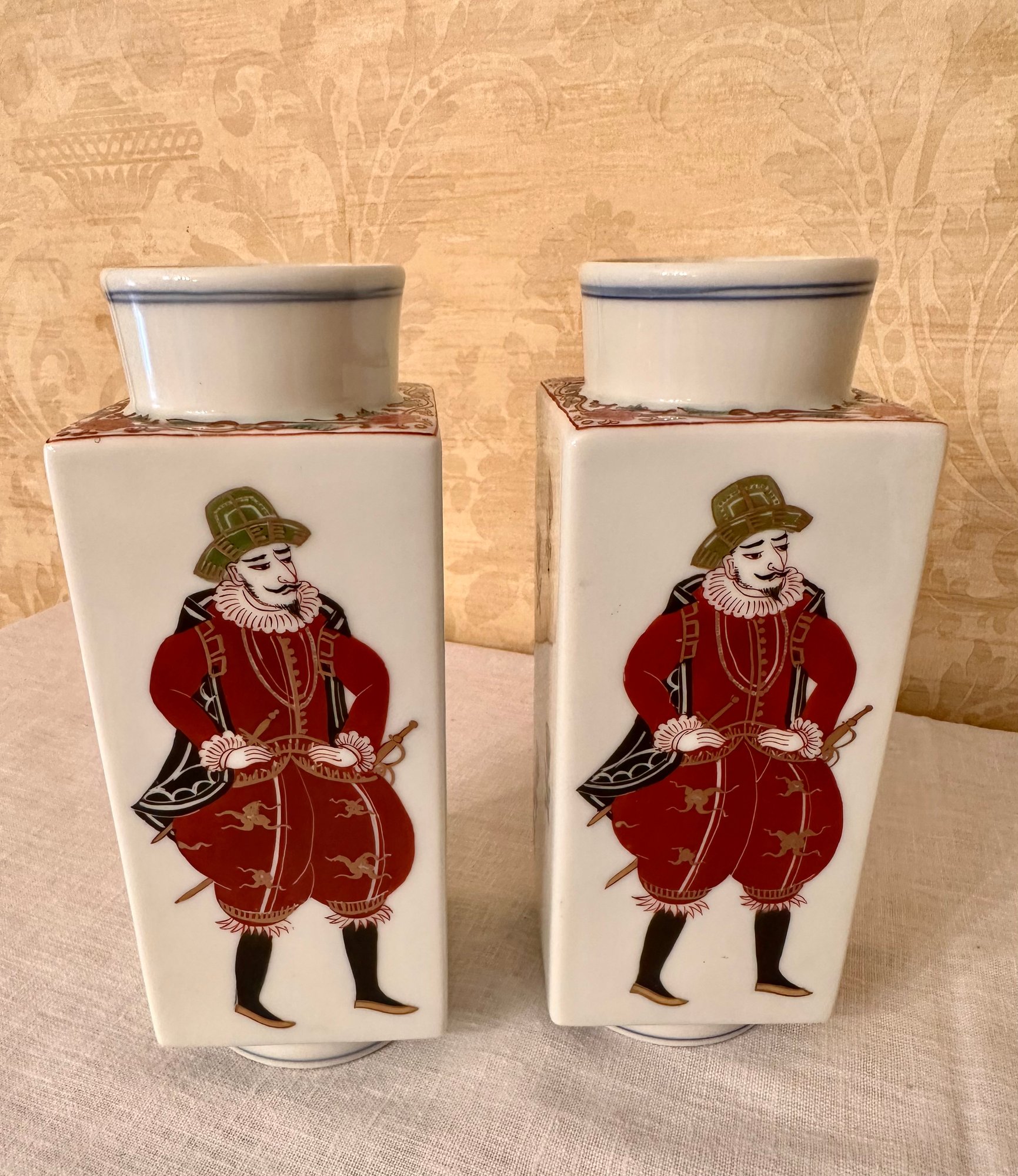 Pair - Four-sided English Decanters With Beautiful Beefeater, Thistles ...