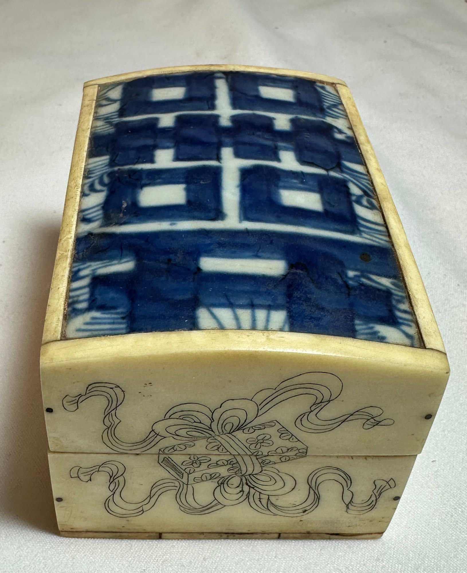 Vintage Chinese Bone Trinket Box #2470 | Auctionninja.com