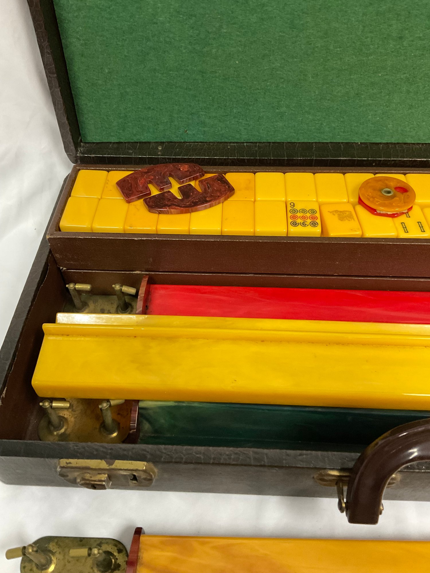 Vintage Butterscotch Bakelite Mah Jong Set With Case (1 Of 2) Mahjong ...