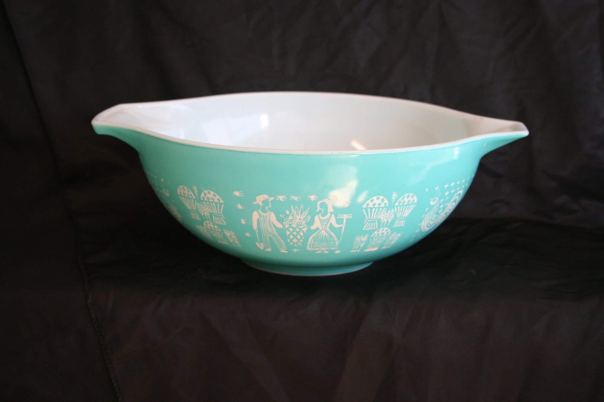 Vintage Blue & White Amish Large Pyrex Mixing Bowl #1607 | Auctionninja.com