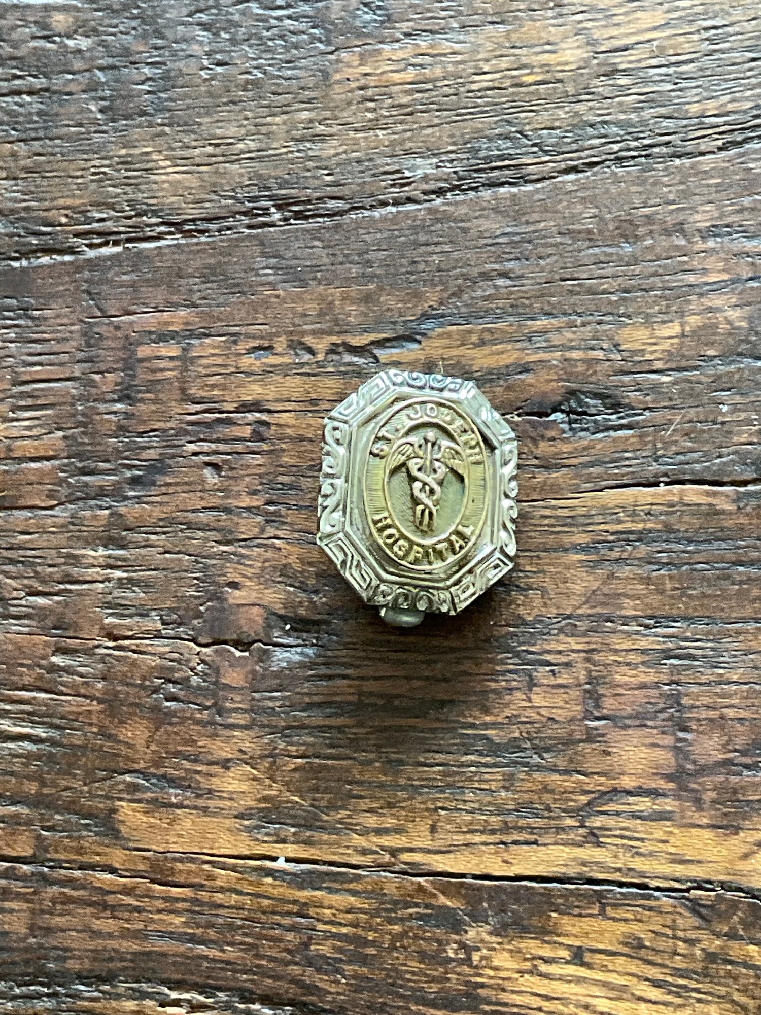 (JP012) 10 Kt Gold St Josephs Hospital Pin 1.8 Dwt #5191 | Auctionninja.com