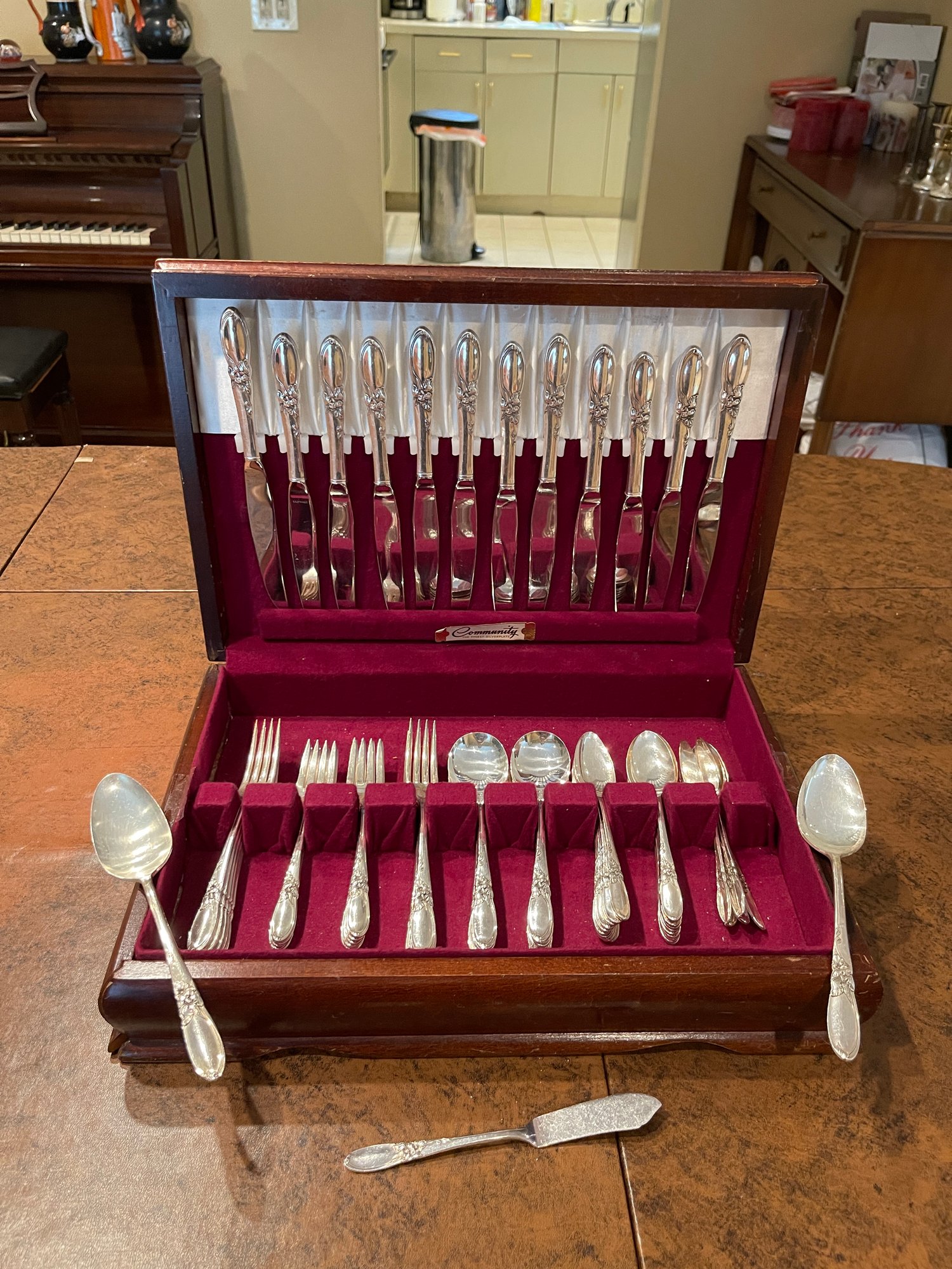 Community Flatware With Storage Box #20336 | Auctionninja.com
