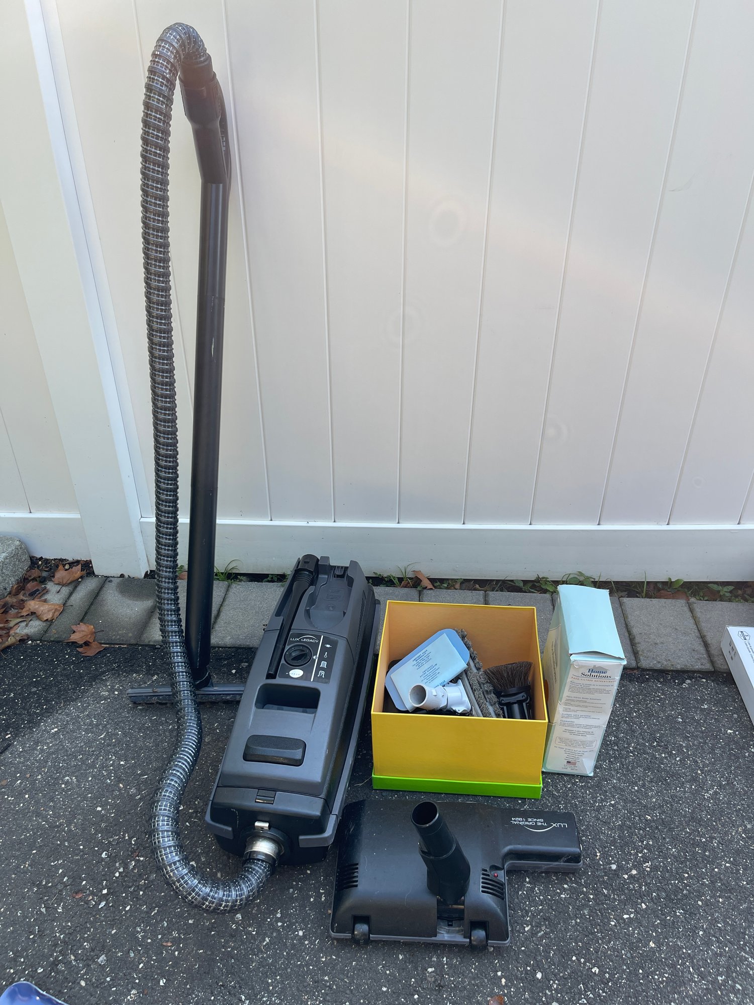 Lux Legacy Vacuum #20016 | Auctionninja.com