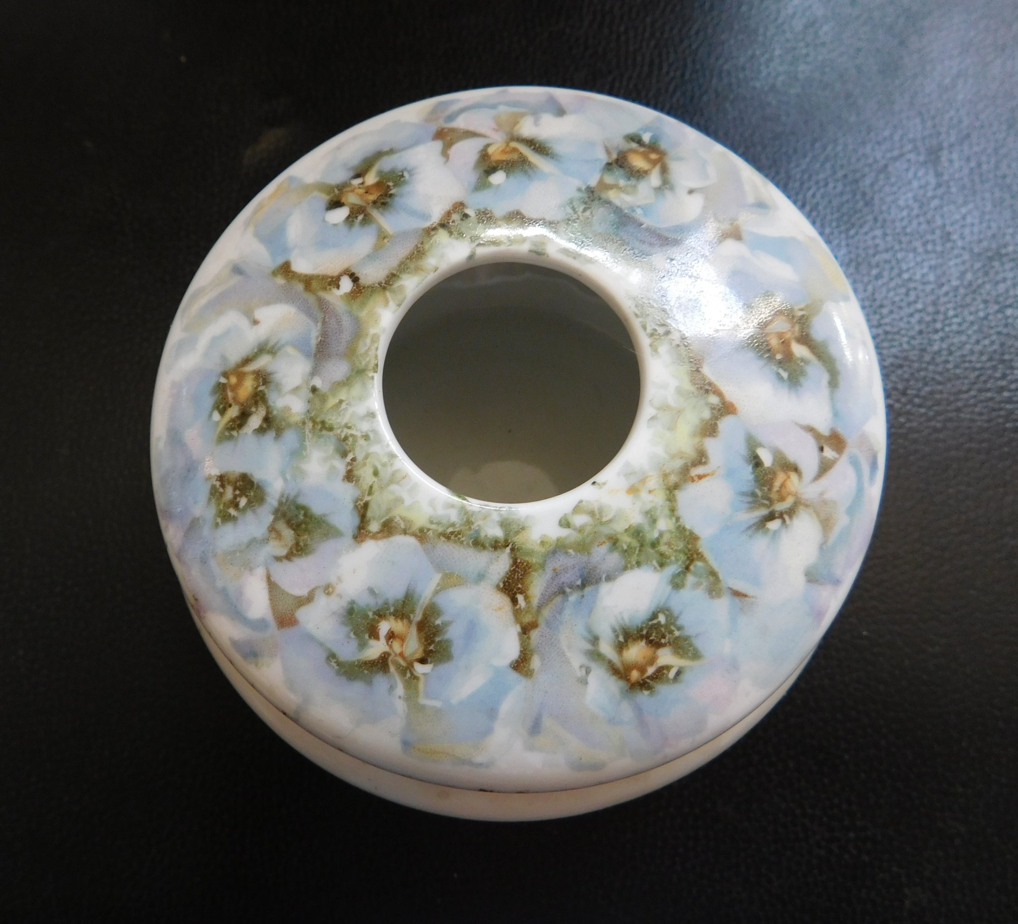 Ceramic Hair Receiver #3791 | Auctionninja.com