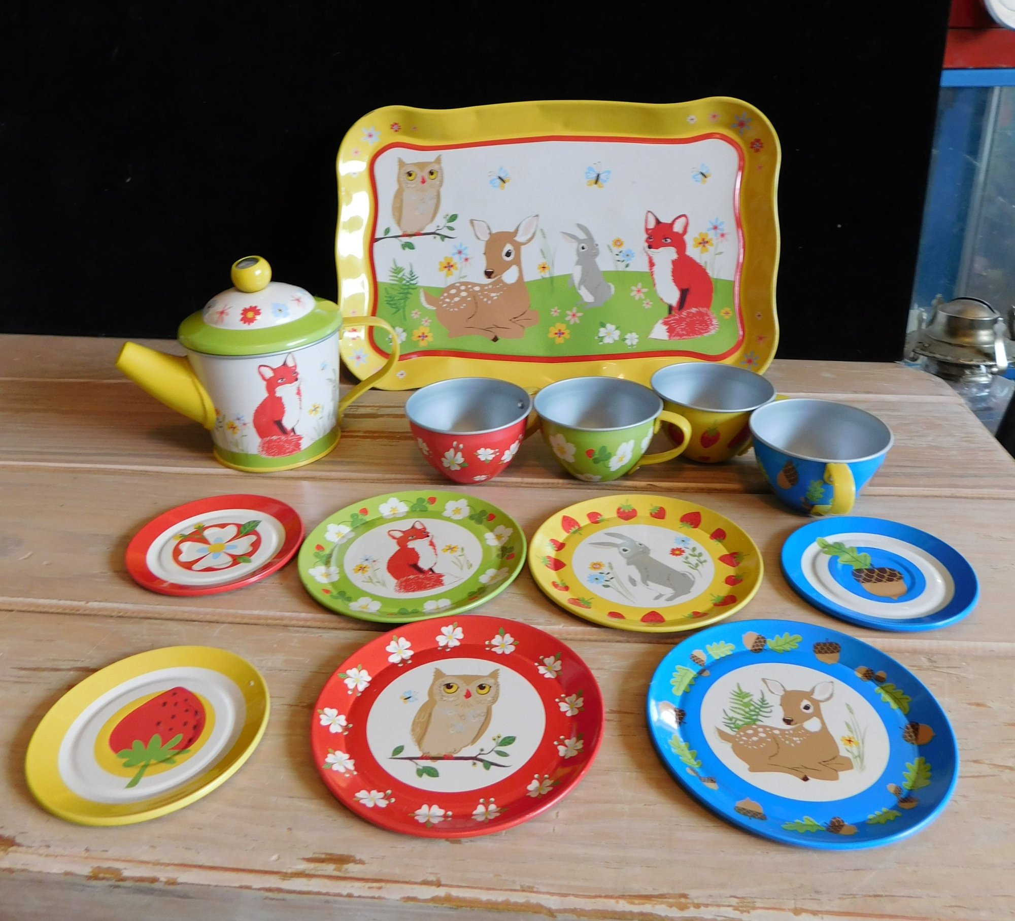 Child's Metal Tea Set Pieces #3938 | Auctionninja.com