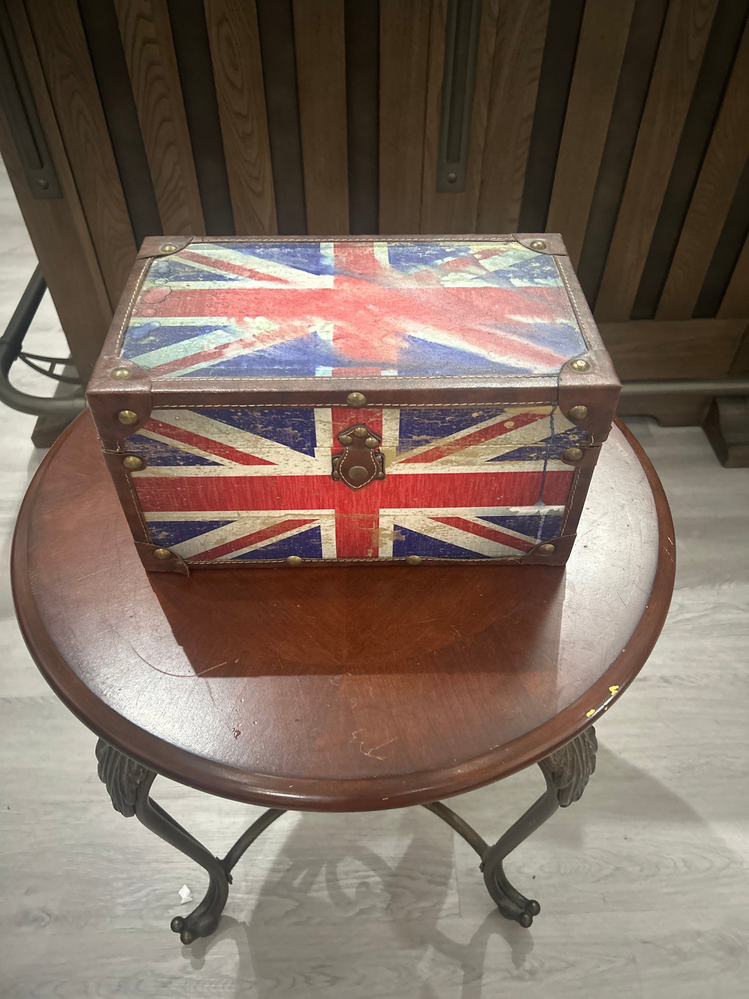 Union Jack Trunk #6273 | Auctionninja.com