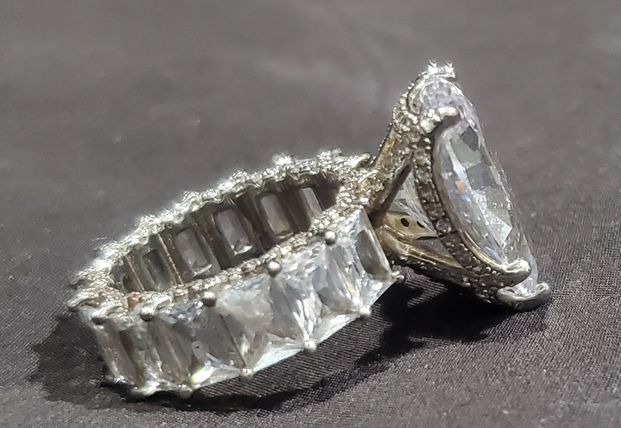 Stunning Pear-Cut Clear Stone Statement Ring Silver-Tone Size ~6.57 ...