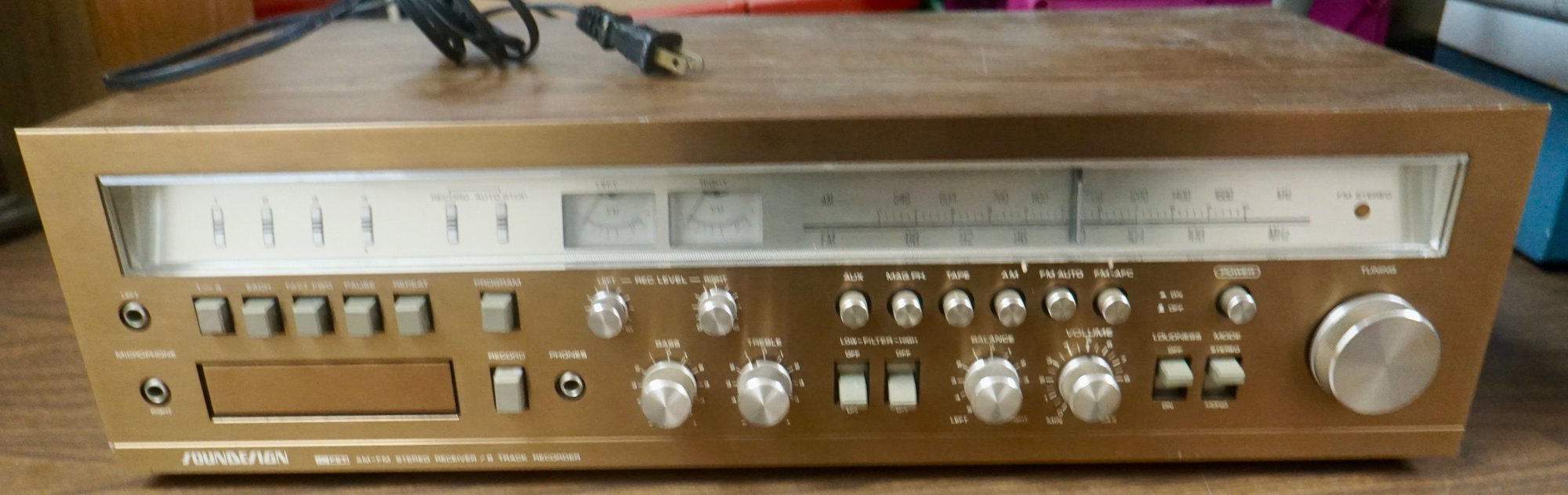 Vintage Sound Design AM/ FM -8 Track Receiver- Powers On And Switches ...