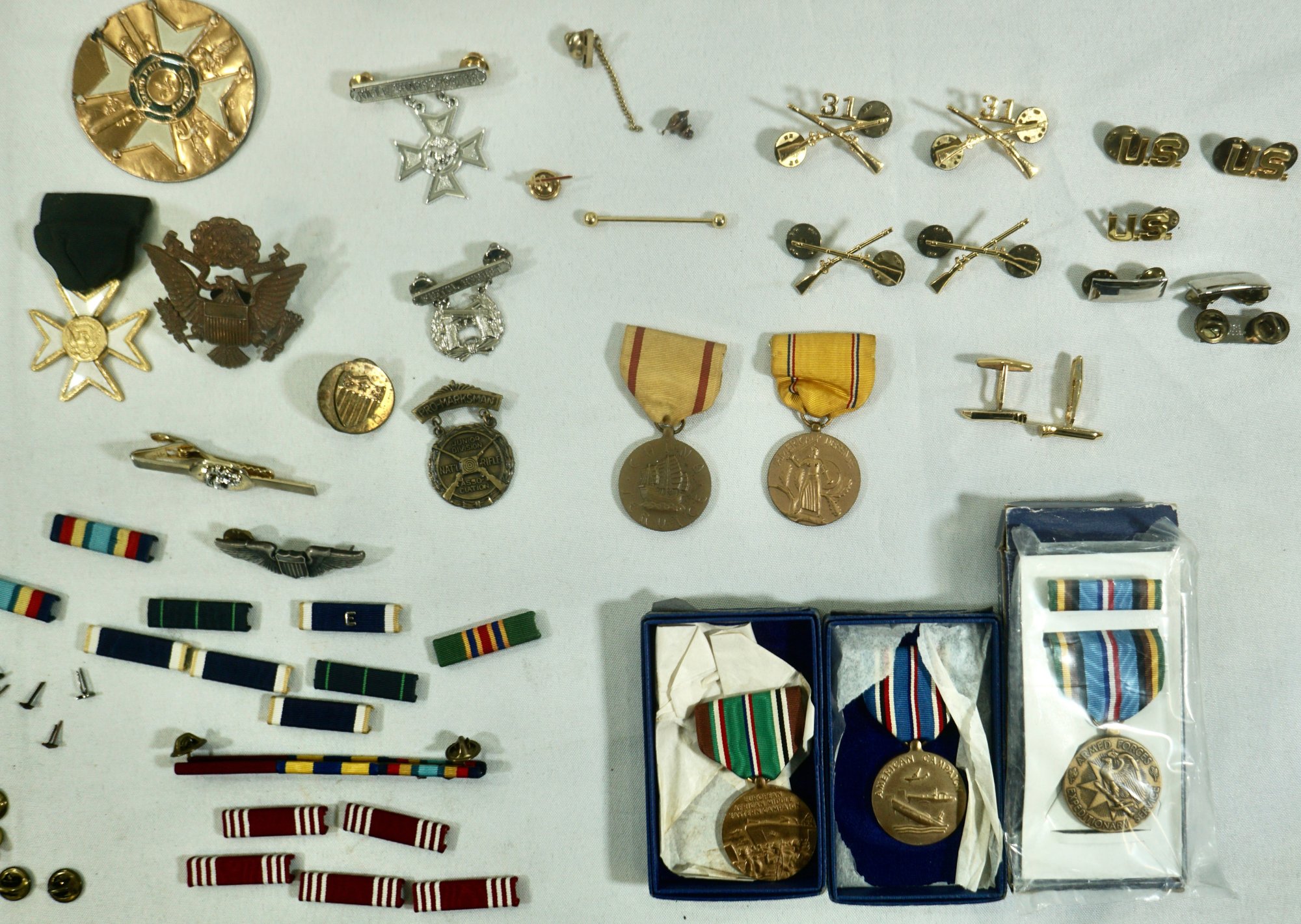 1000- Huge Military Badge, Medal Lot #1473482 | Auctionninja.com