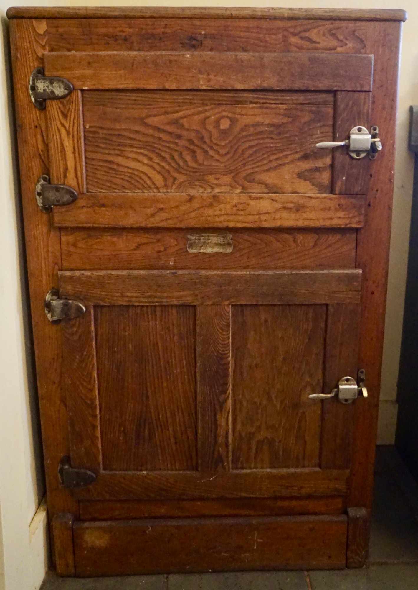 #535 1920's Polar King Oak Ice Box #1458538 | Auctionninja.com