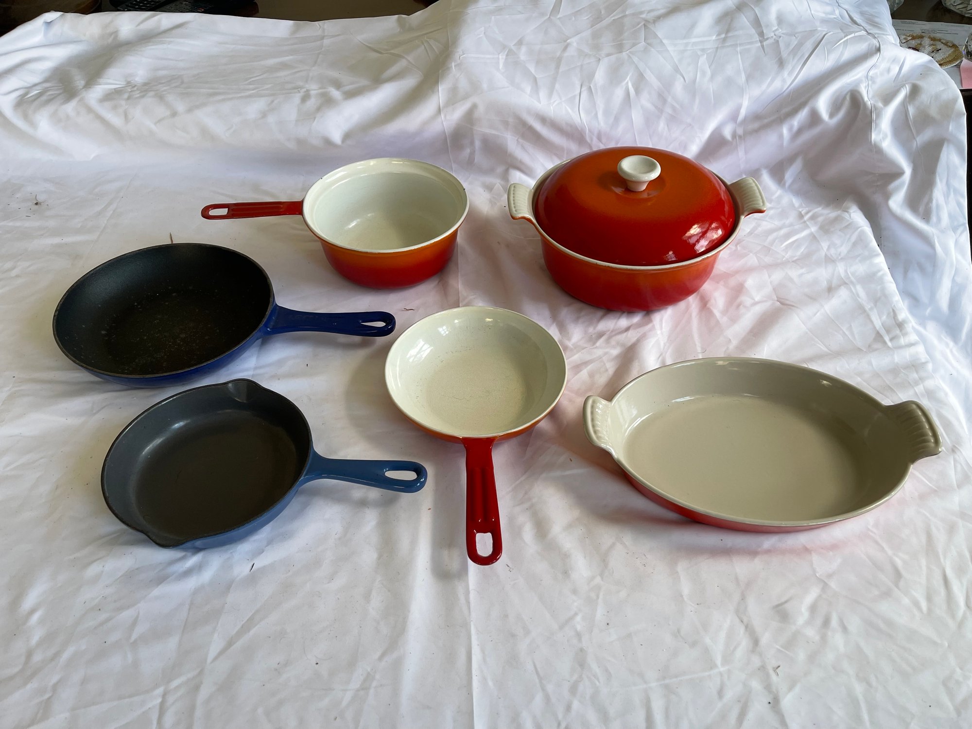 Le Crueset And Descoware Enameled Cookware #1461915 | Auctionninja.com