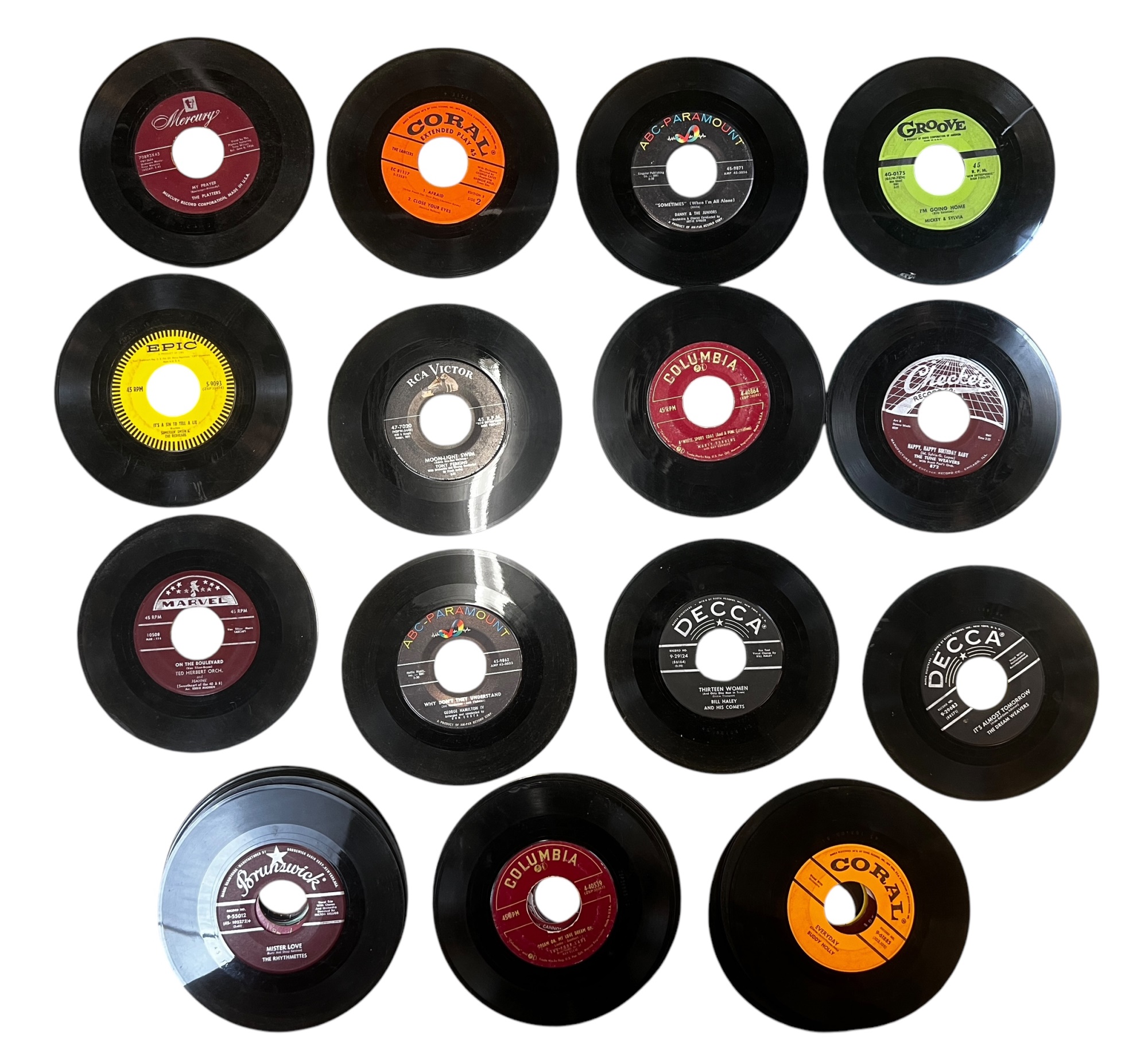 GENEROUS LOT of VINTAGE 45 RECORDS #52335 | Auctionninja.com