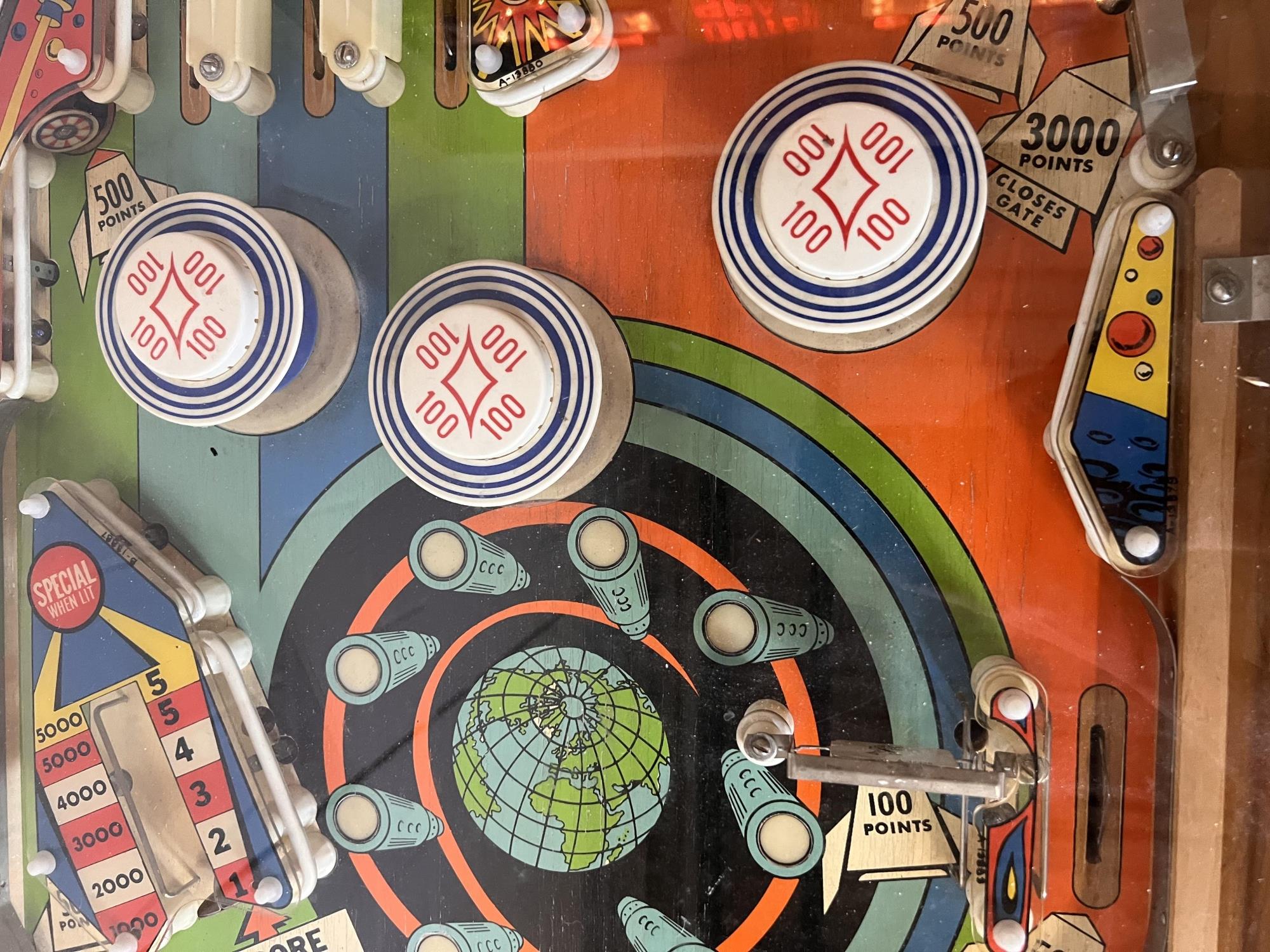 VINTAGE GOTTLIEB "OUTER SPACE" PINBALL MACHINE #54191 | Auctionninja.com