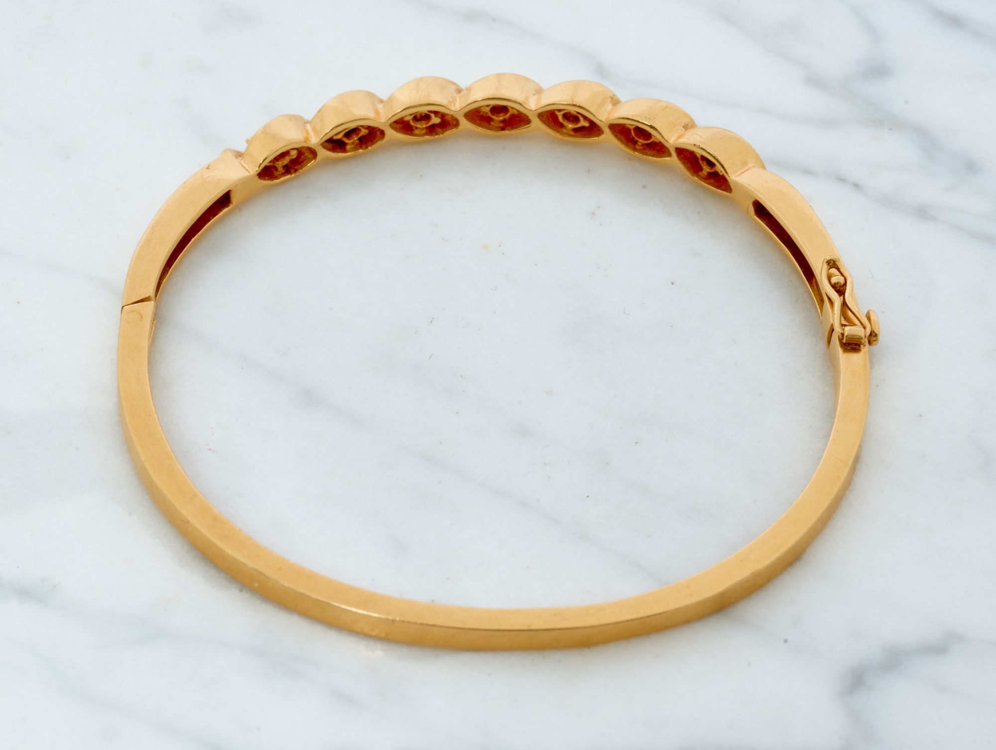14k GOLD HINGED BANGLE BRACELET set with DIAMONDS #55016 | Auctionninja.com