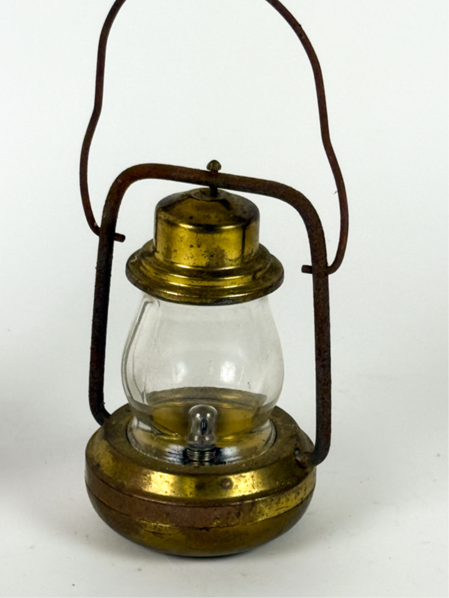 (2) MINIATURE CHASE & BEACON LANTERNS #55027 | Auctionninja.com