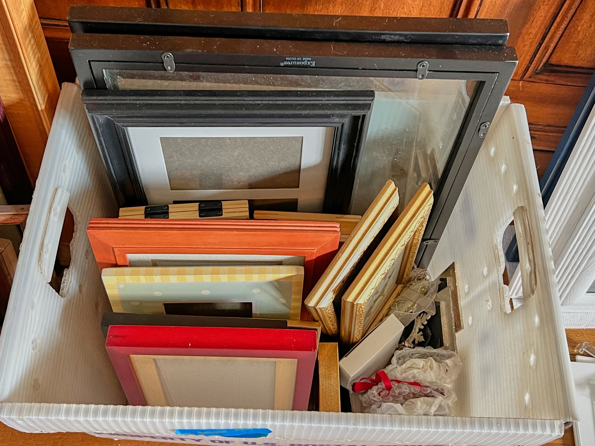 LARGE GROUPING of PICTURE FRAMES #56067 | Auctionninja.com