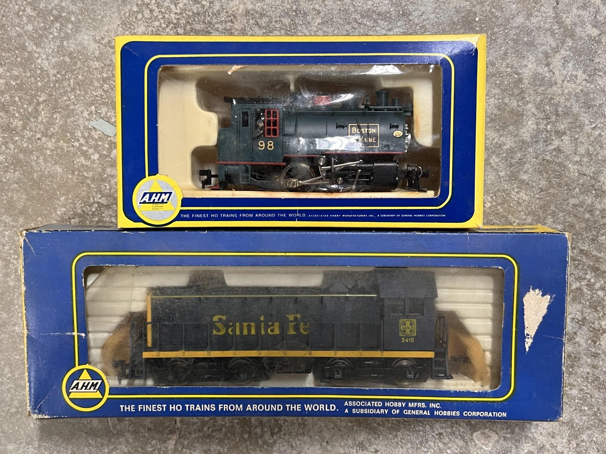 VINTAGE AHM TRAIN CAR AND ENGINES #56557 | Auctionninja.com