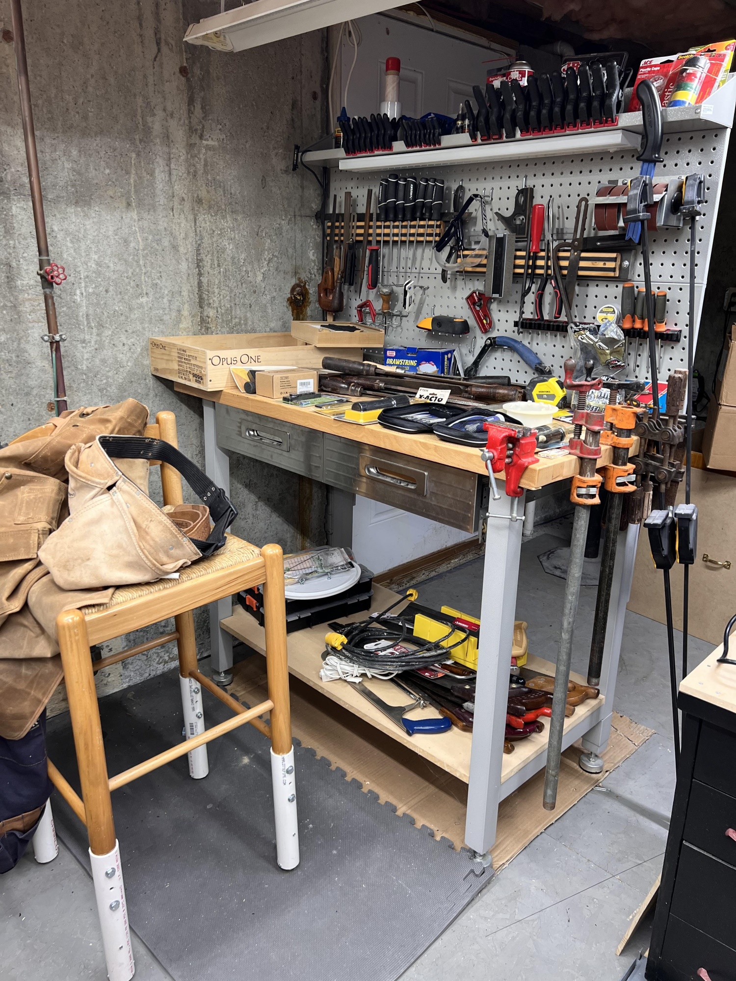 (2) DRAWER WORK BENCH w/ A VARIETY OF TOOLS #56613 | Auctionninja.com