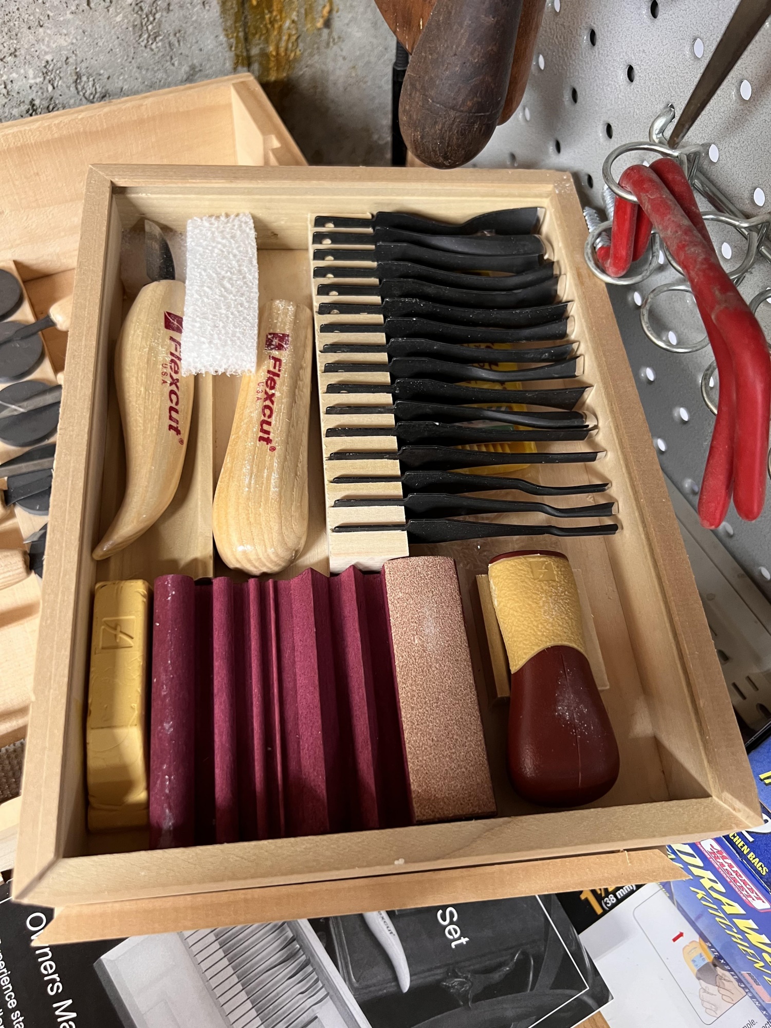 (2) DRAWER WORK BENCH w/ A VARIETY OF TOOLS #56613 | Auctionninja.com