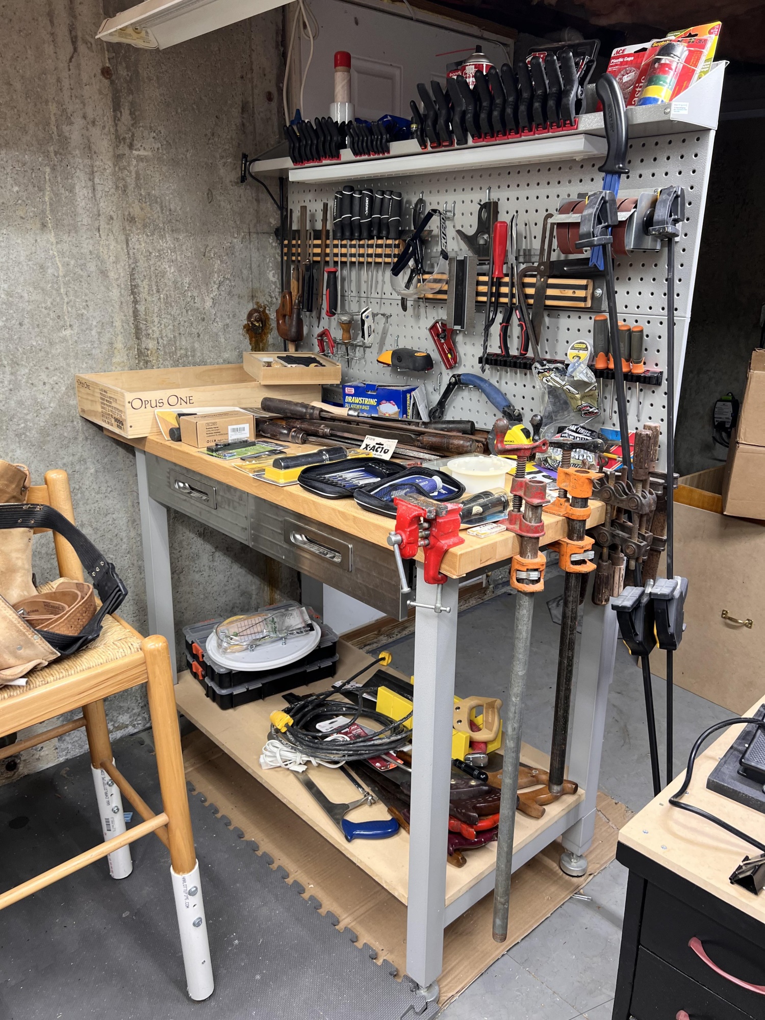 (2) DRAWER WORK BENCH w/ A VARIETY OF TOOLS #56613 | Auctionninja.com