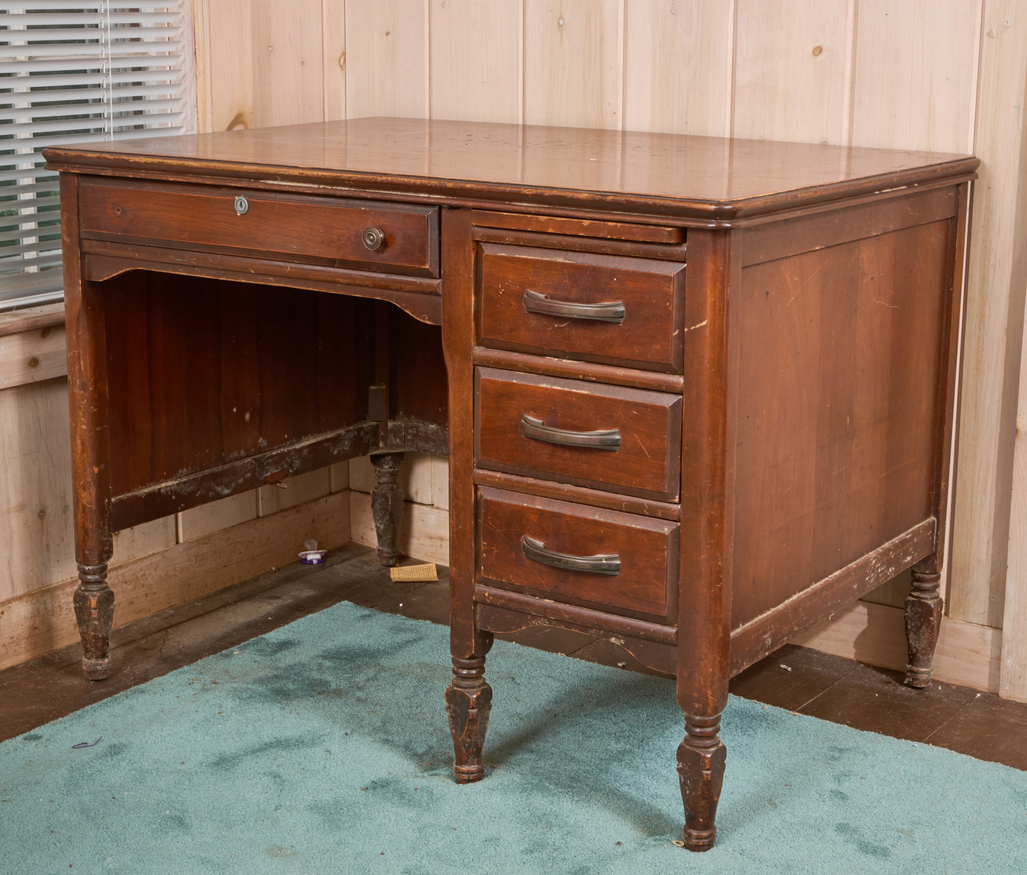 SINGLE BANK MAHOGANY DESK & DESK TRAY #57995 | Auctionninja.com