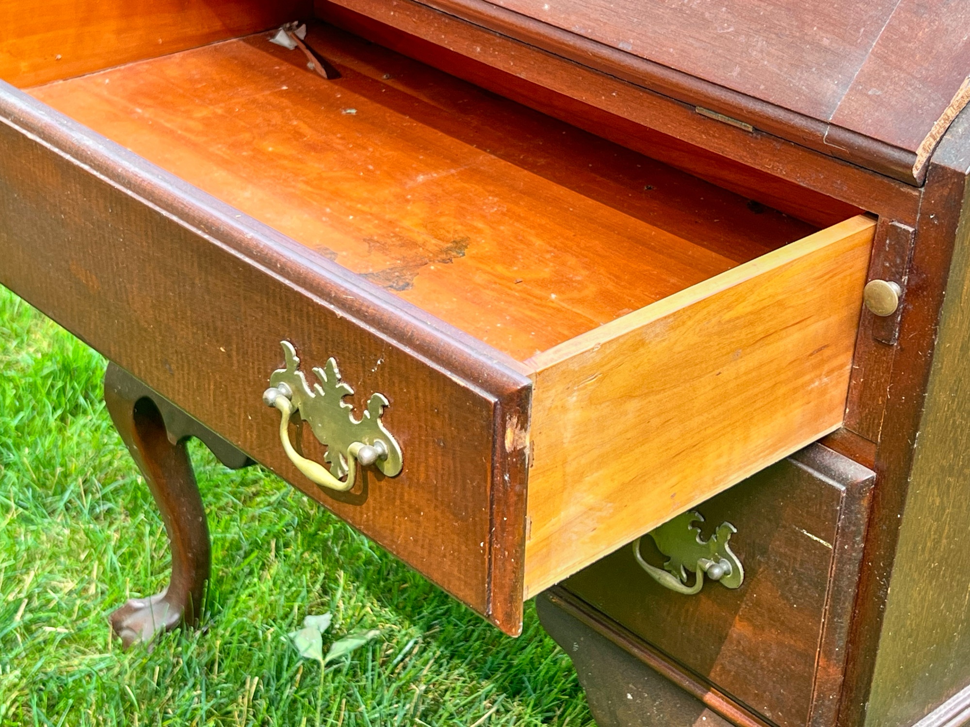QUEEN ANNE STYLE MAHOGANY FALL FRONT DESK #58128 | Auctionninja.com