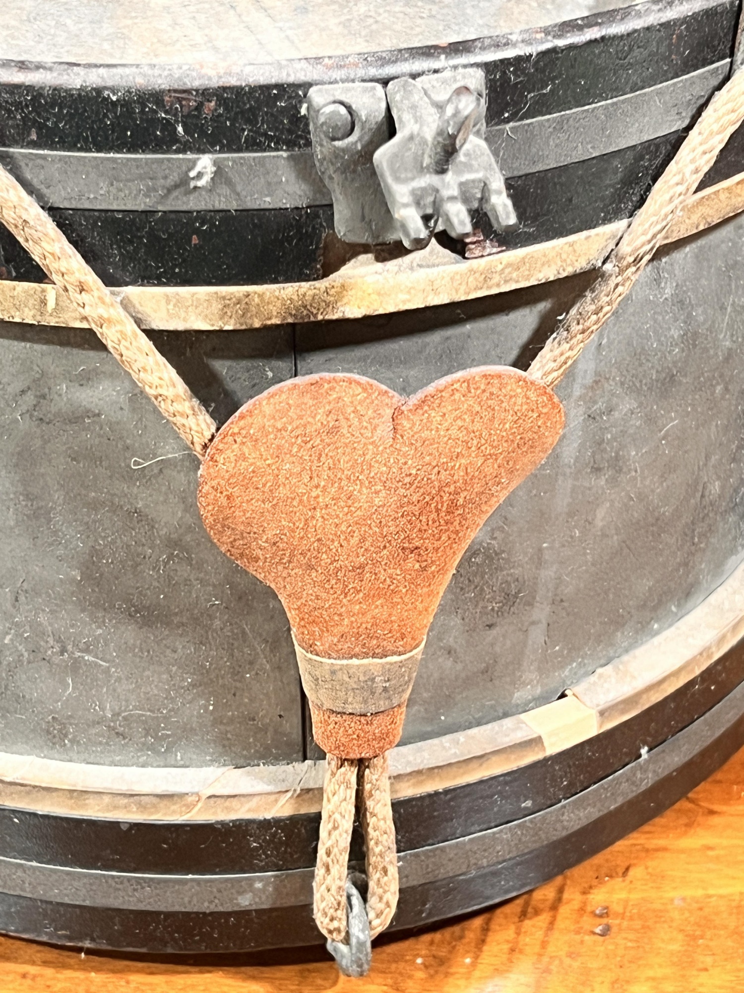(19th c) ROPE TENSION SNARE DRUM & STICKS #58824 | Auctionninja.com