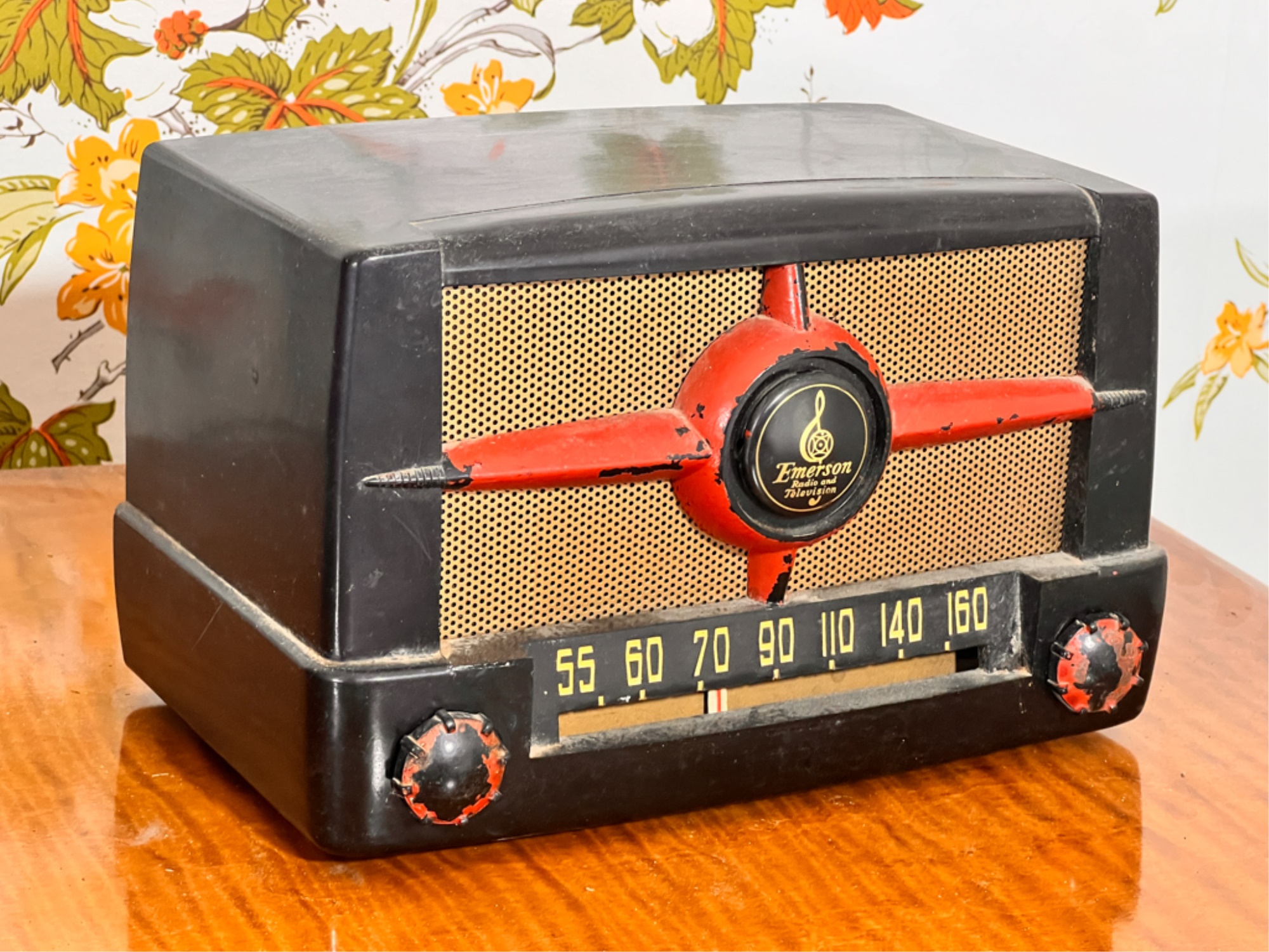 VINTAGE ART DECO EMERSON & HOWARD RADIOS #59366 | Auctionninja.com