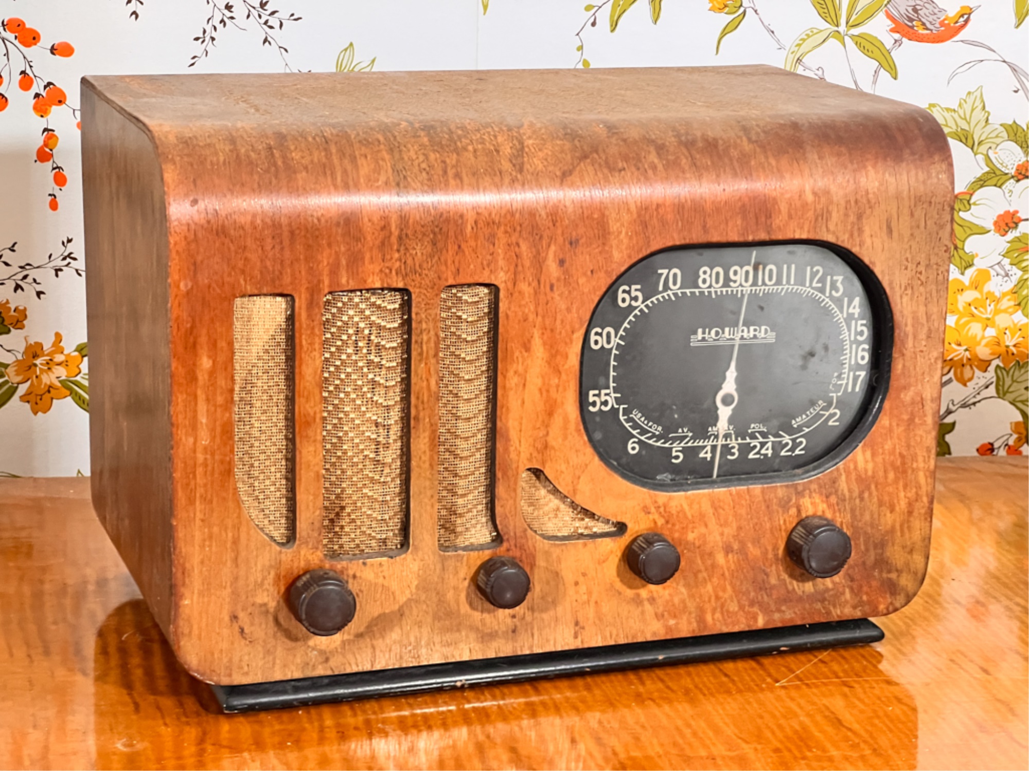 VINTAGE ART DECO EMERSON & HOWARD RADIOS #59366 | Auctionninja.com