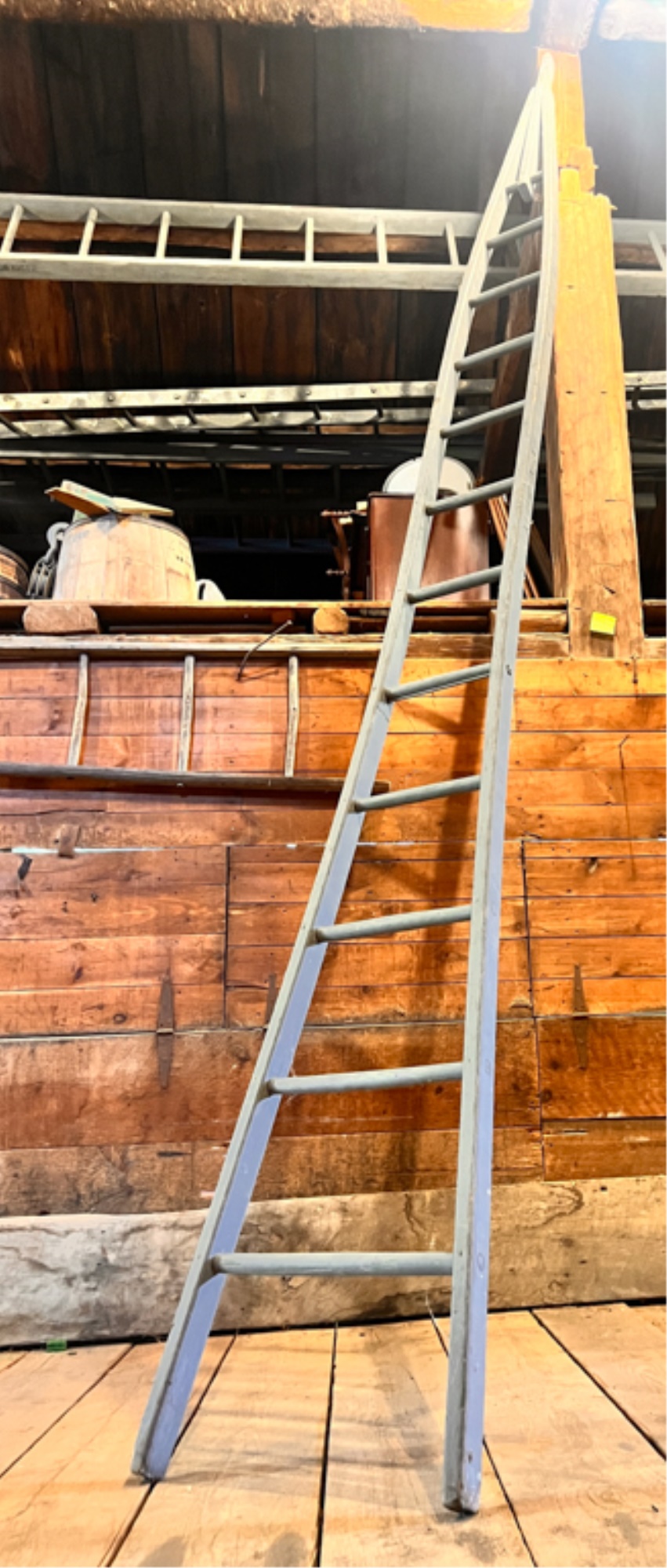 15 FOOT ANTIQUE PAINTED GOODWIN FARM APPLE LADDER #59547 | Auctionninja.com
