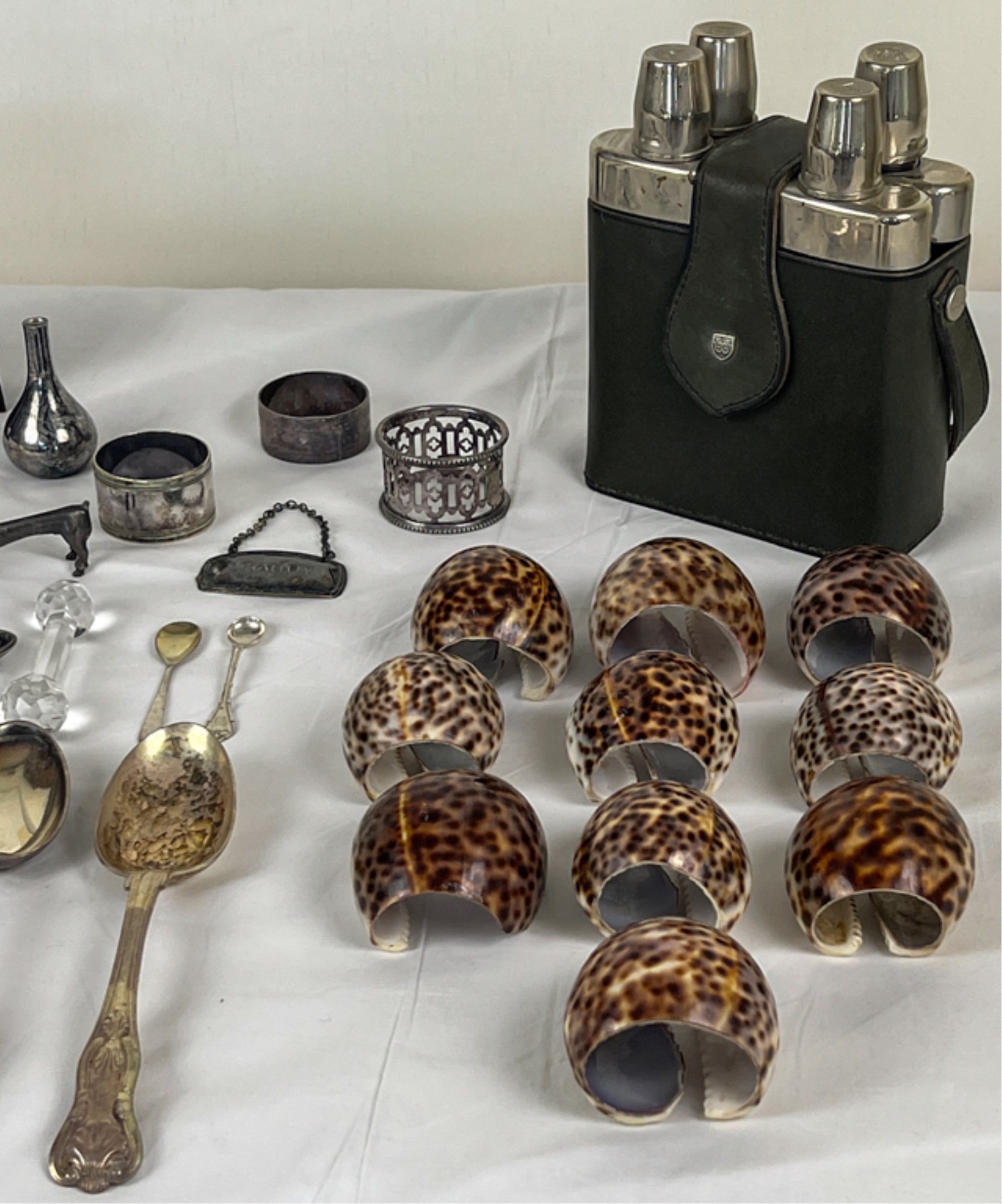 GROUPING of TABLEWARES & FLASKS #59955 | Auctionninja.com
