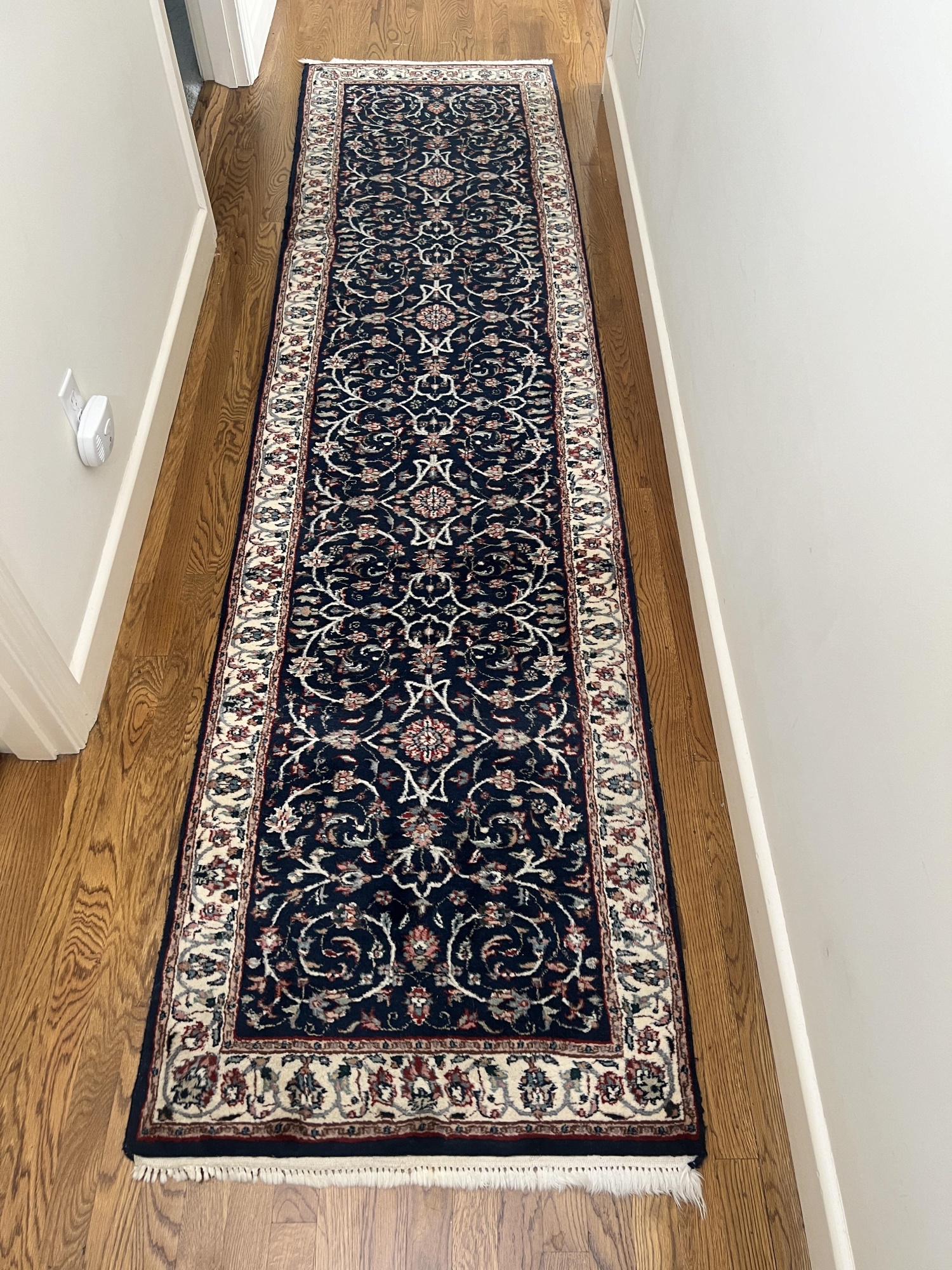 VINTAGE HANDMADE ORIENTAL WOOL RUNNER #60329 | Auctionninja.com