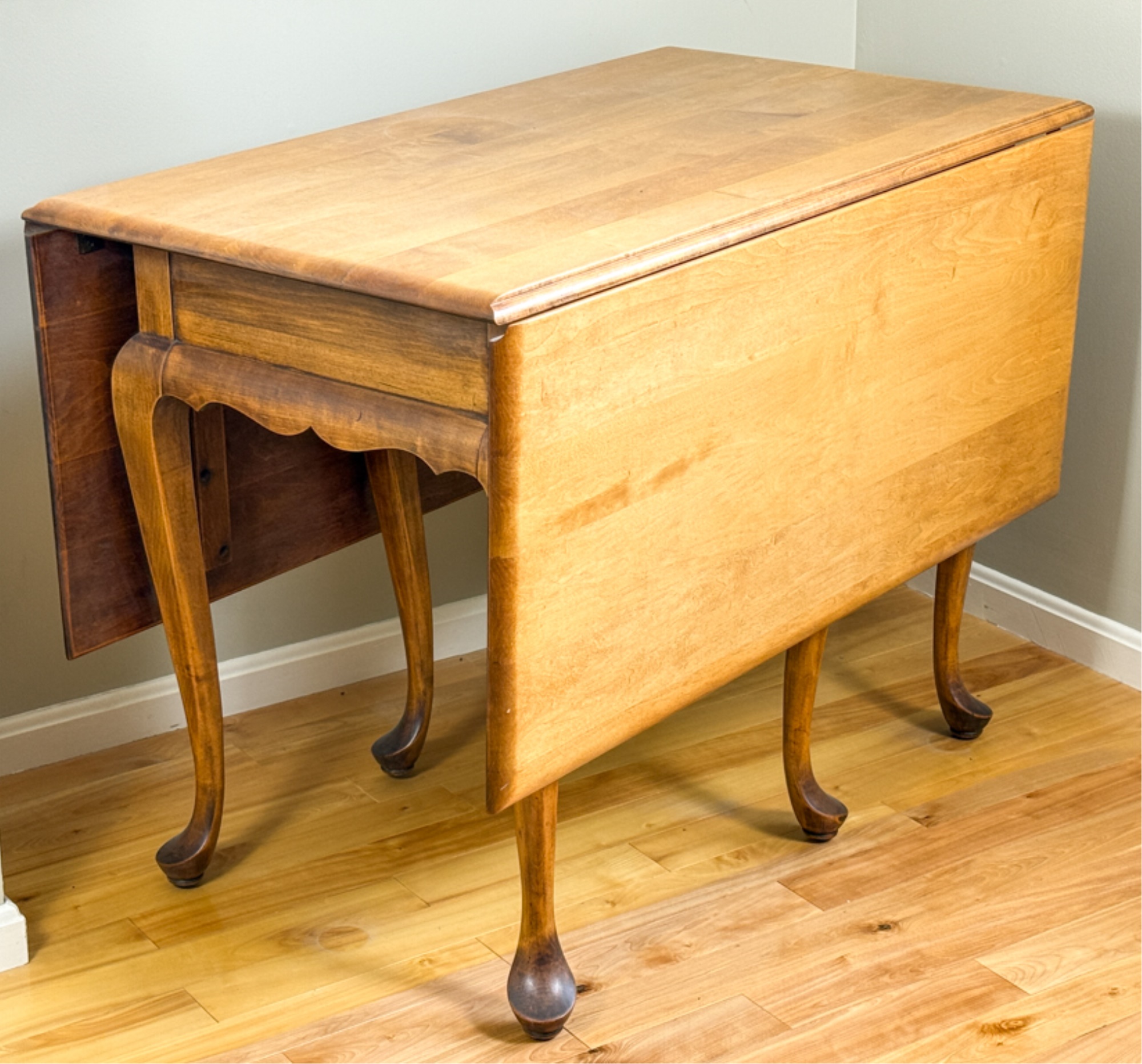 QUEEN ANNE STYLE GATE LEG DROP LEAF TABLE #60723 | Auctionninja.com
