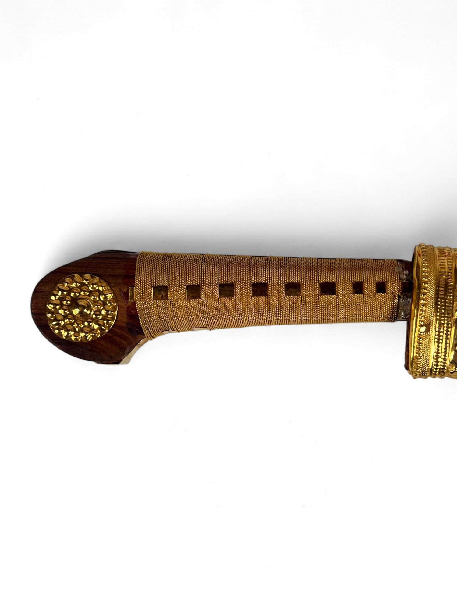 EMIRATI CEREMONIAL DAGGER W/ 18K GOLD DECORATED SHEATH #61528 ...