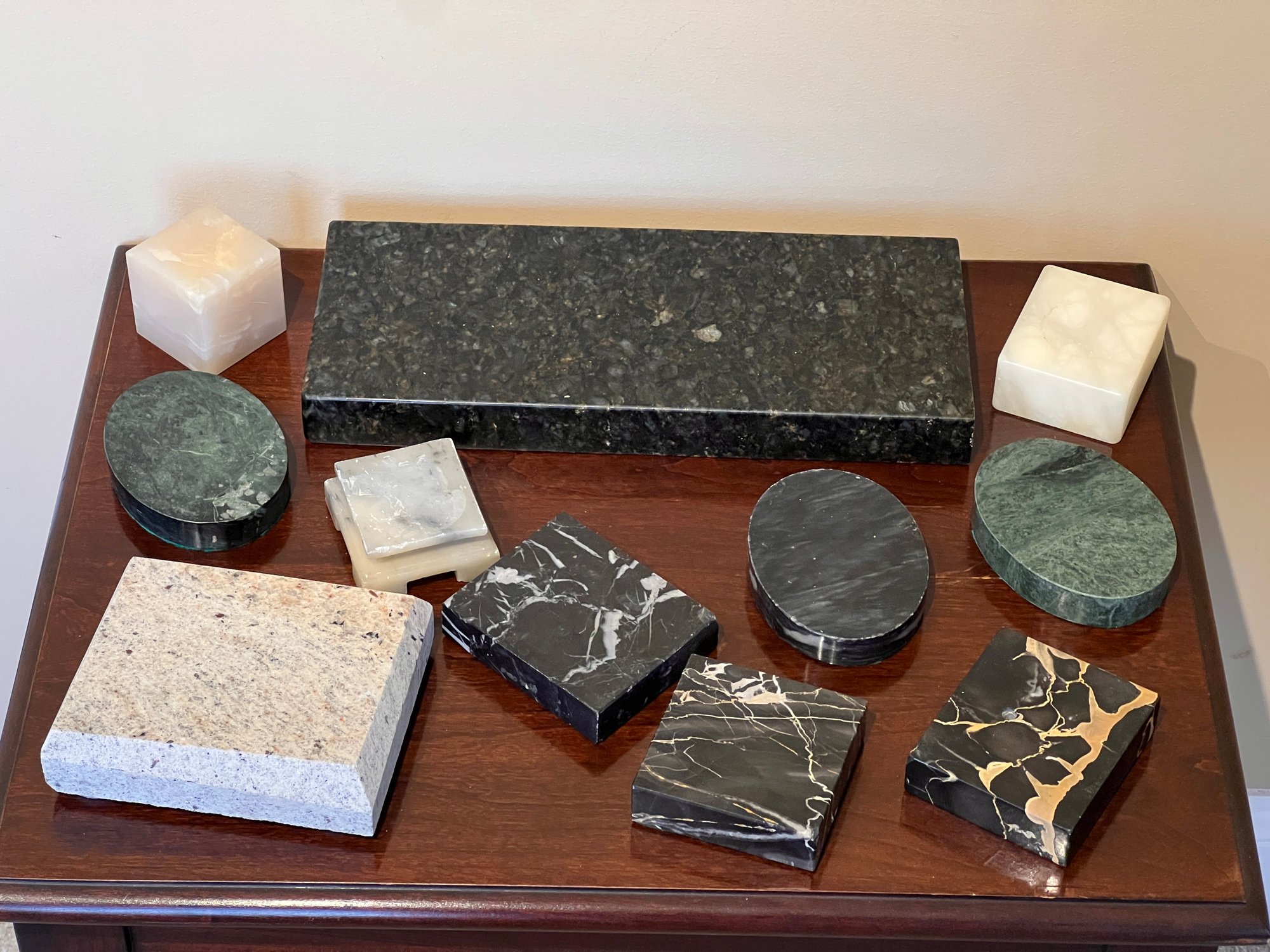 GROUPING MARBLE & STONE DISPLAY STAND #49316 | Auctionninja.com