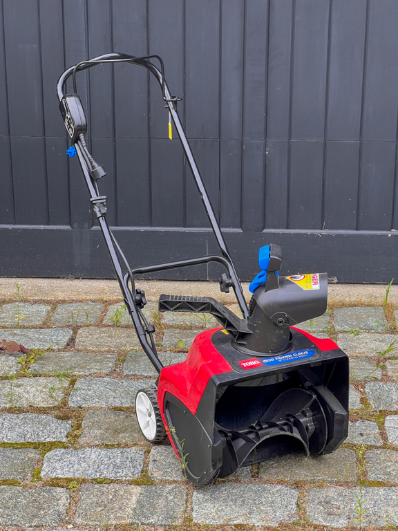 TORO 1500 POWER CURVE ELECTRIC SNOWBLOWER #43700 | Auctionninja.com