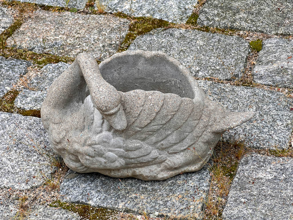CAST STONE SWAN PLANTER #43711 | Auctionninja.com