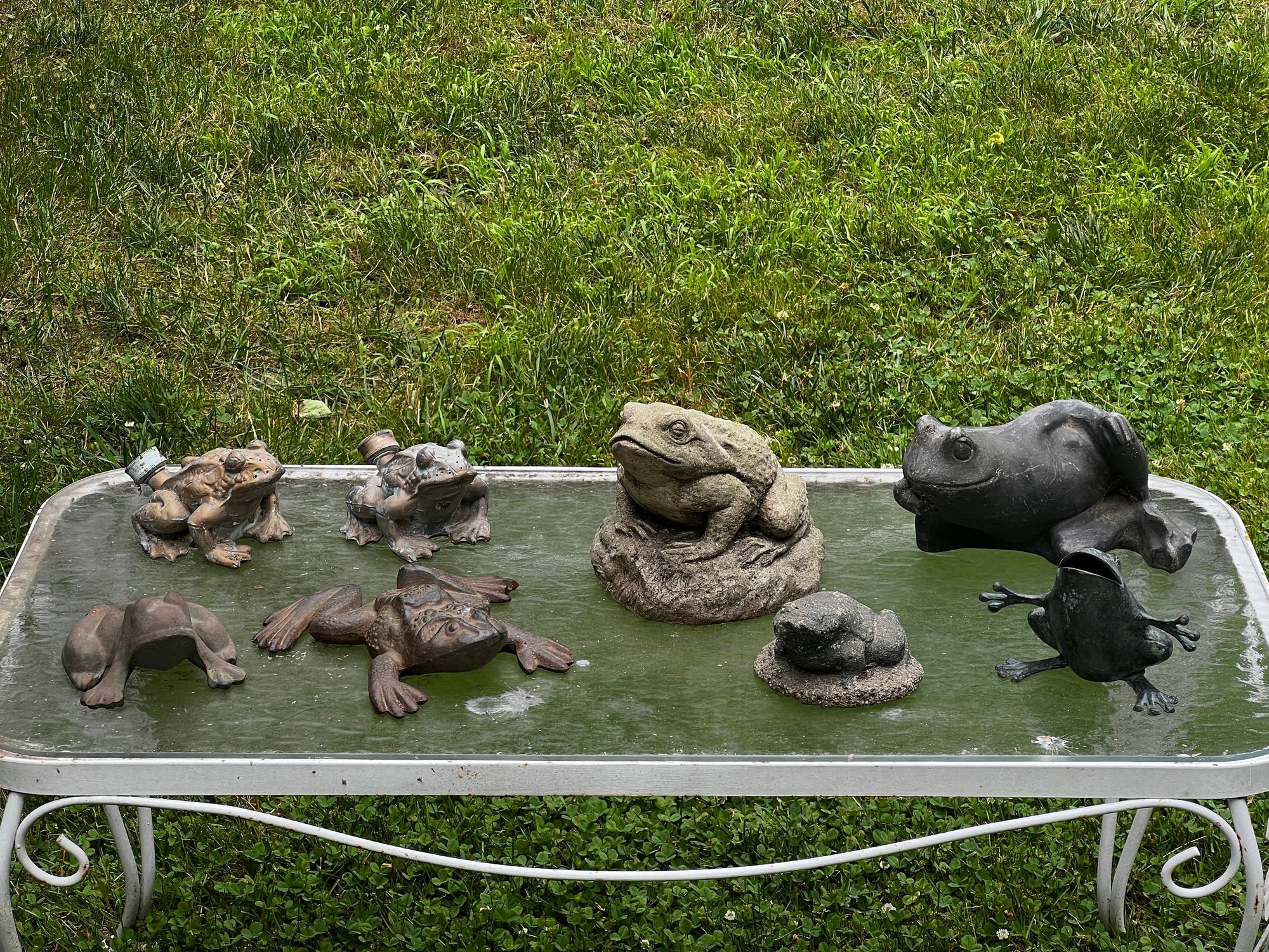 GROUPING Of GARDEN FROGS #56268 | Auctionninja.com