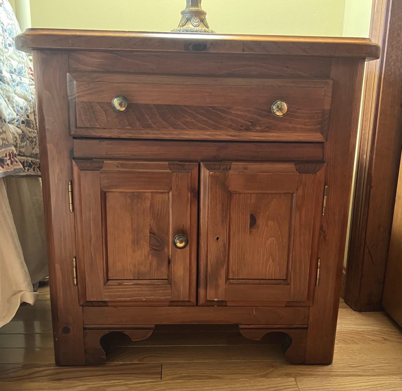NATHAN HALE PINE END TABLE #41847 | Auctionninja.com