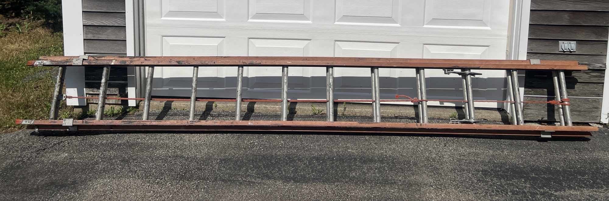 24 FOOT FIBERGLASS EXTENSION LADDER #43007 | Auctionninja.com