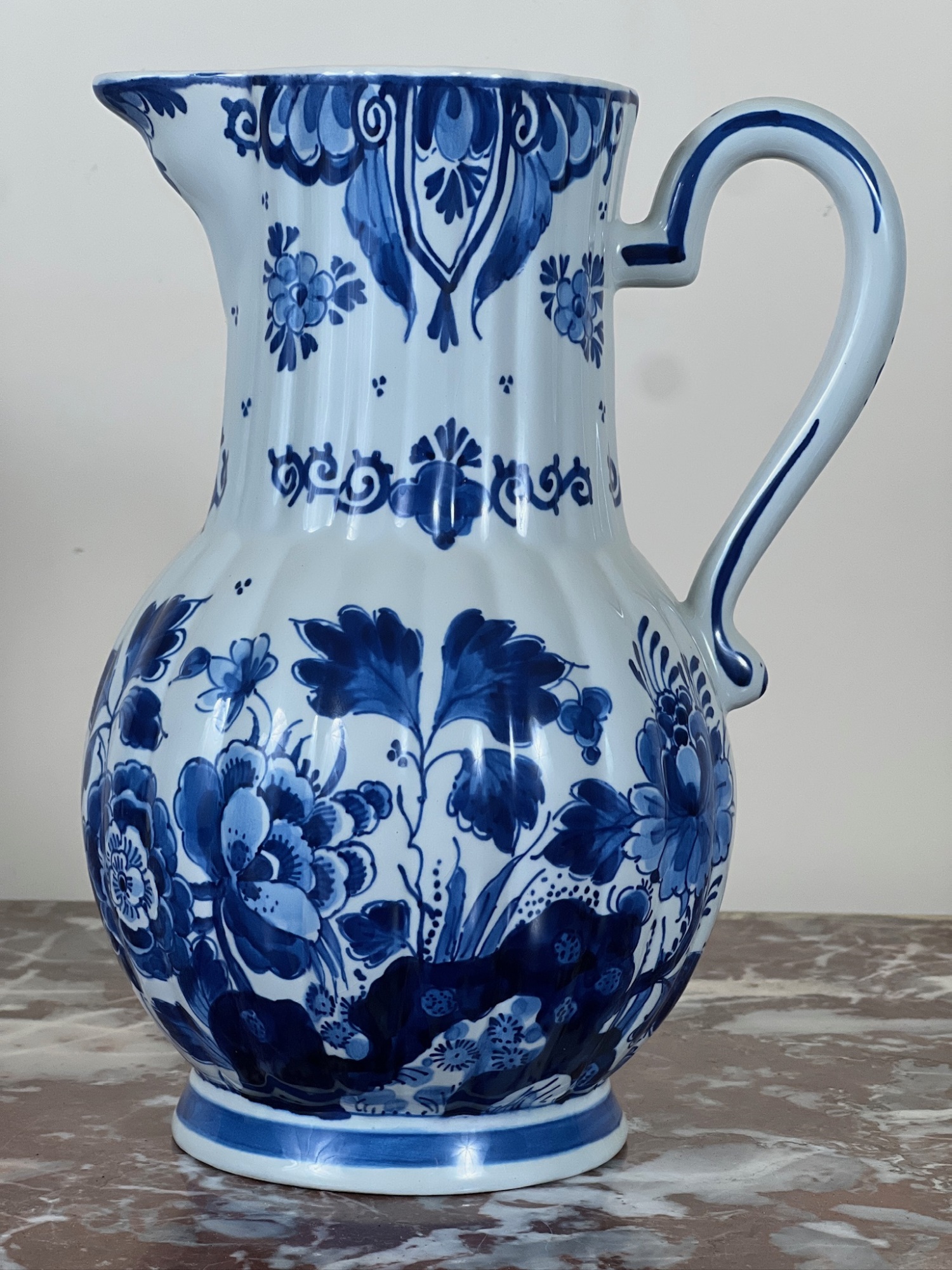 DELFT BLUE & WHITE PITCHER #44432 | Auctionninja.com
