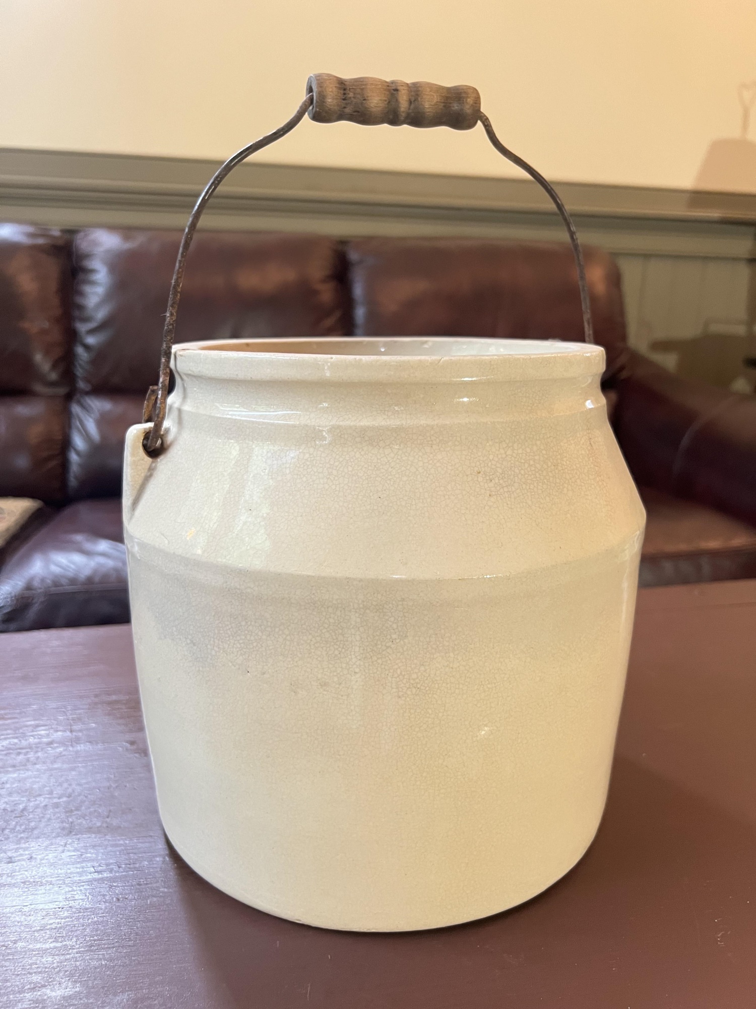 VINTAGE STONEWARE CROCK w/ SWING HANDLE #45157 | Auctionninja.com