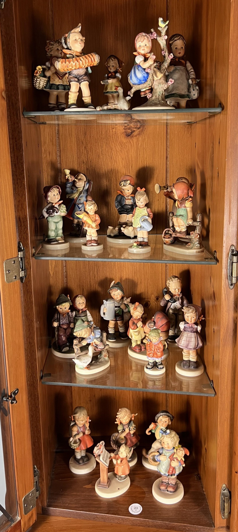 (4) SHELVES of HUMMEL FIGURINES #46873 | Auctionninja.com