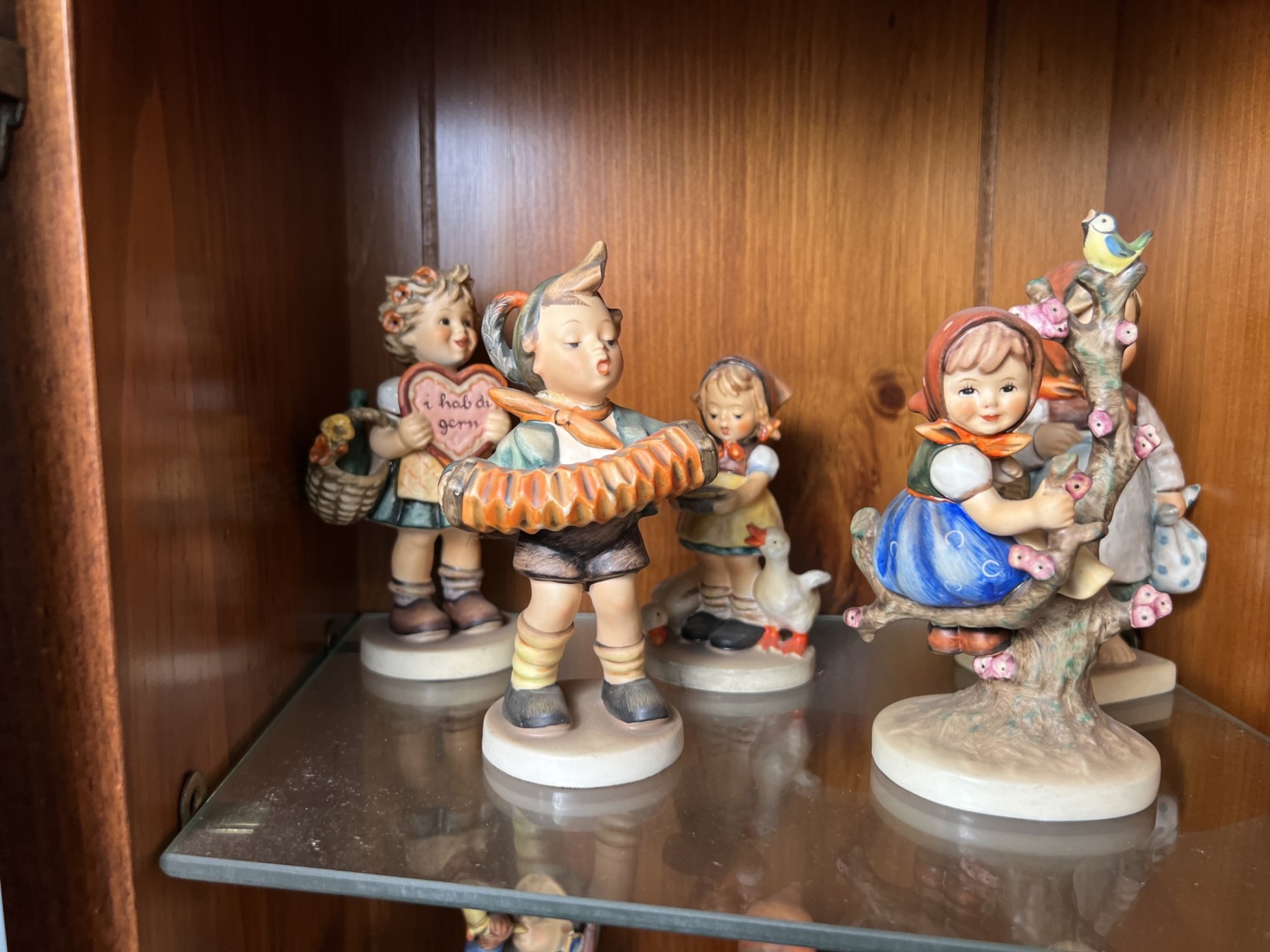(4) SHELVES of HUMMEL FIGURINES #46873 | Auctionninja.com