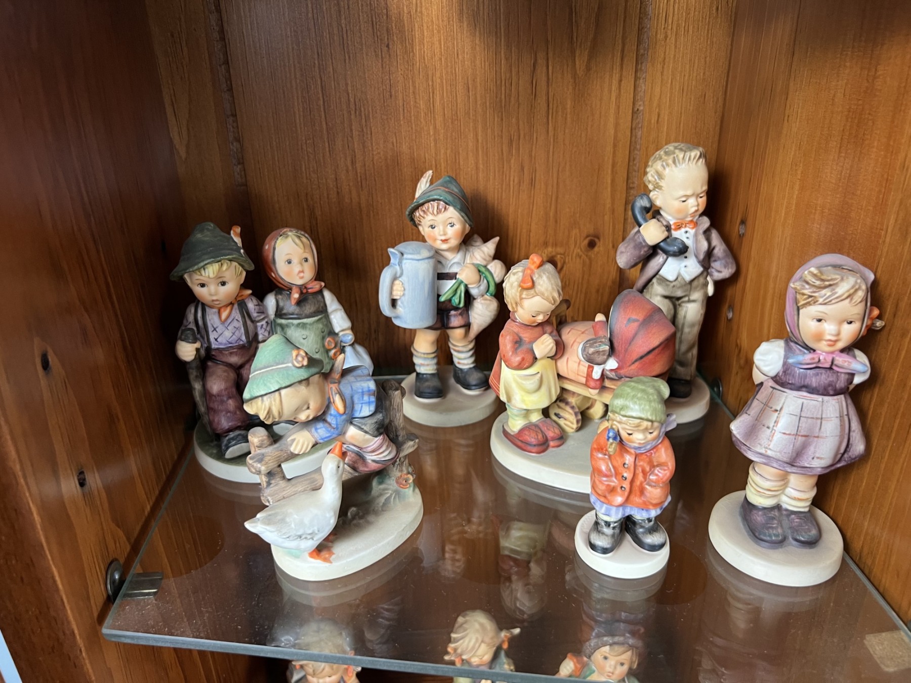 (4) SHELVES of HUMMEL FIGURINES #46873 | Auctionninja.com