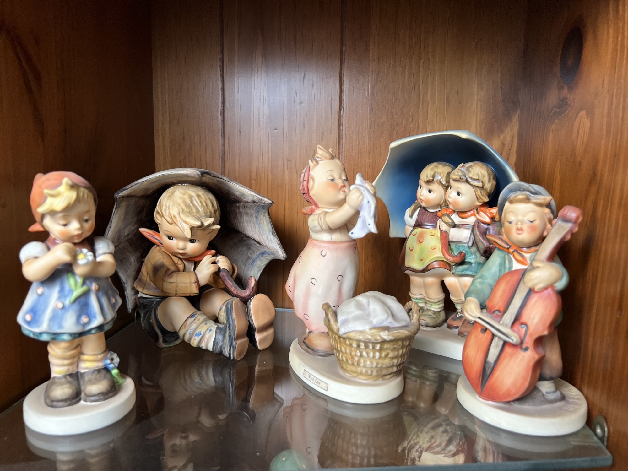 (4) SHELVES of HUMMEL FIGURINES #46876 | Auctionninja.com