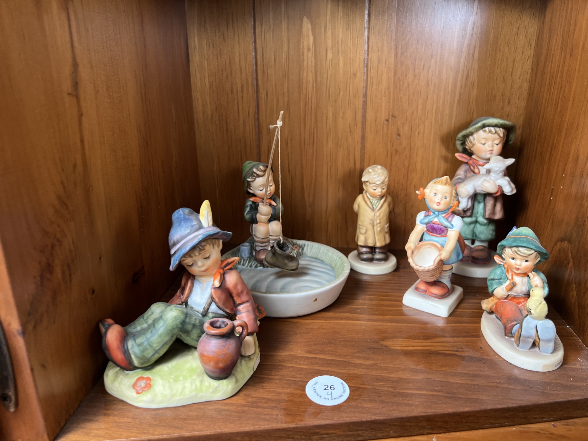 (4) SHELVES of HUMMEL FIGURINES #46876 | Auctionninja.com